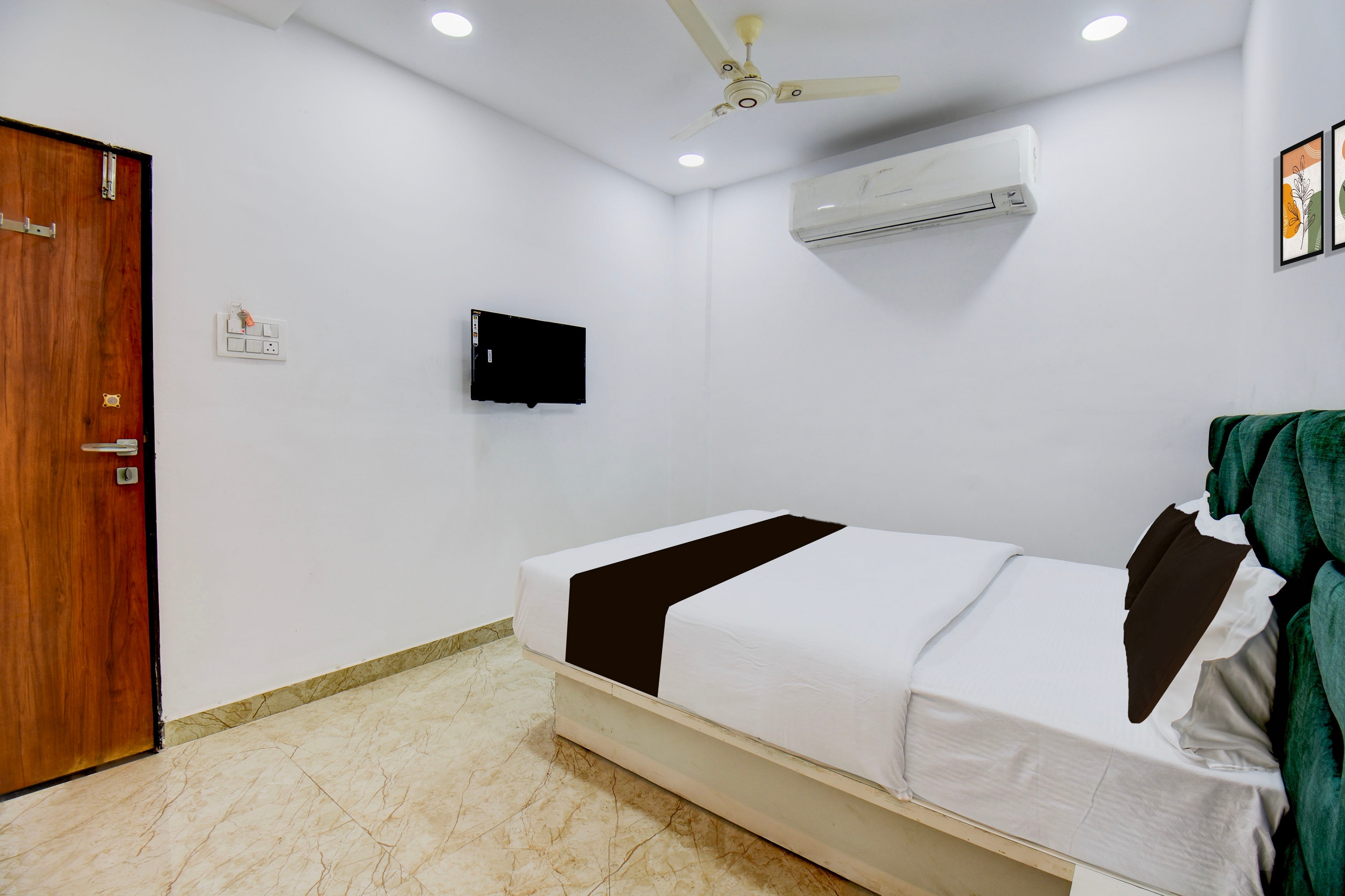 Rooms of Hotel O DRN Palace - Hotel in Chhatrapati Sambhajinagar