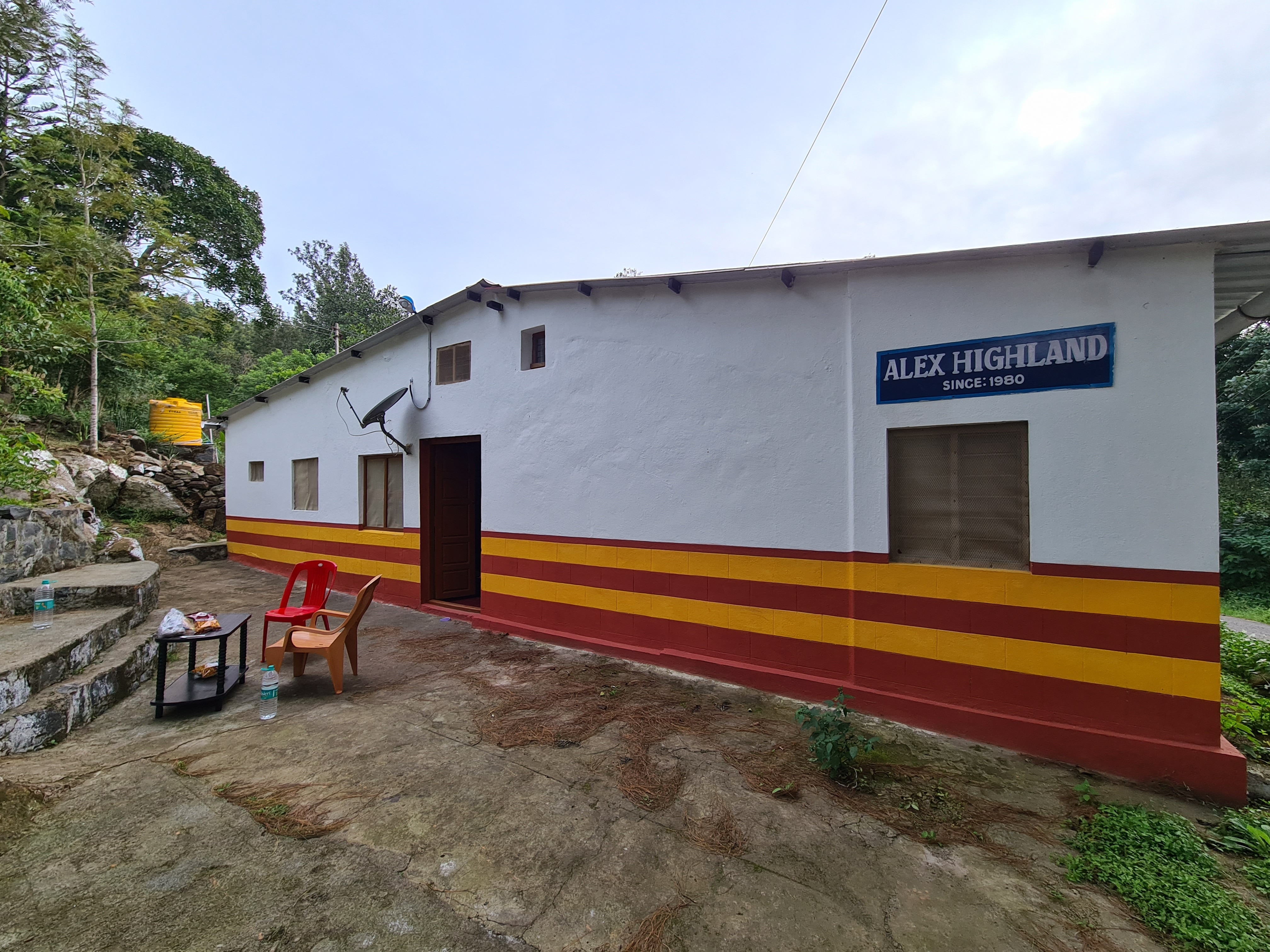 Rooms of Highlanders Farm stay yercaud - Yercaud Hotel on Goibibo