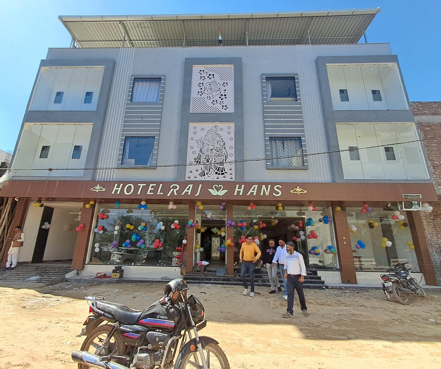 HOTEL RAJ HANS 𝗕𝗢𝗢𝗞 Khatu Hotel