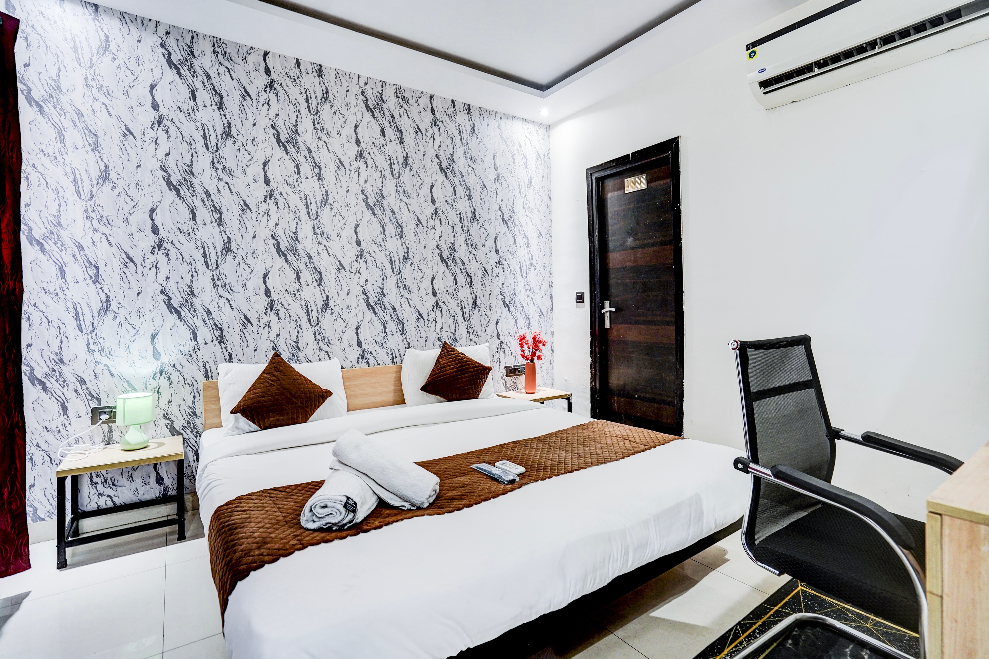 Kings Court Pitam Pura 𝗕𝗢𝗢𝗞 Delhi Hotel