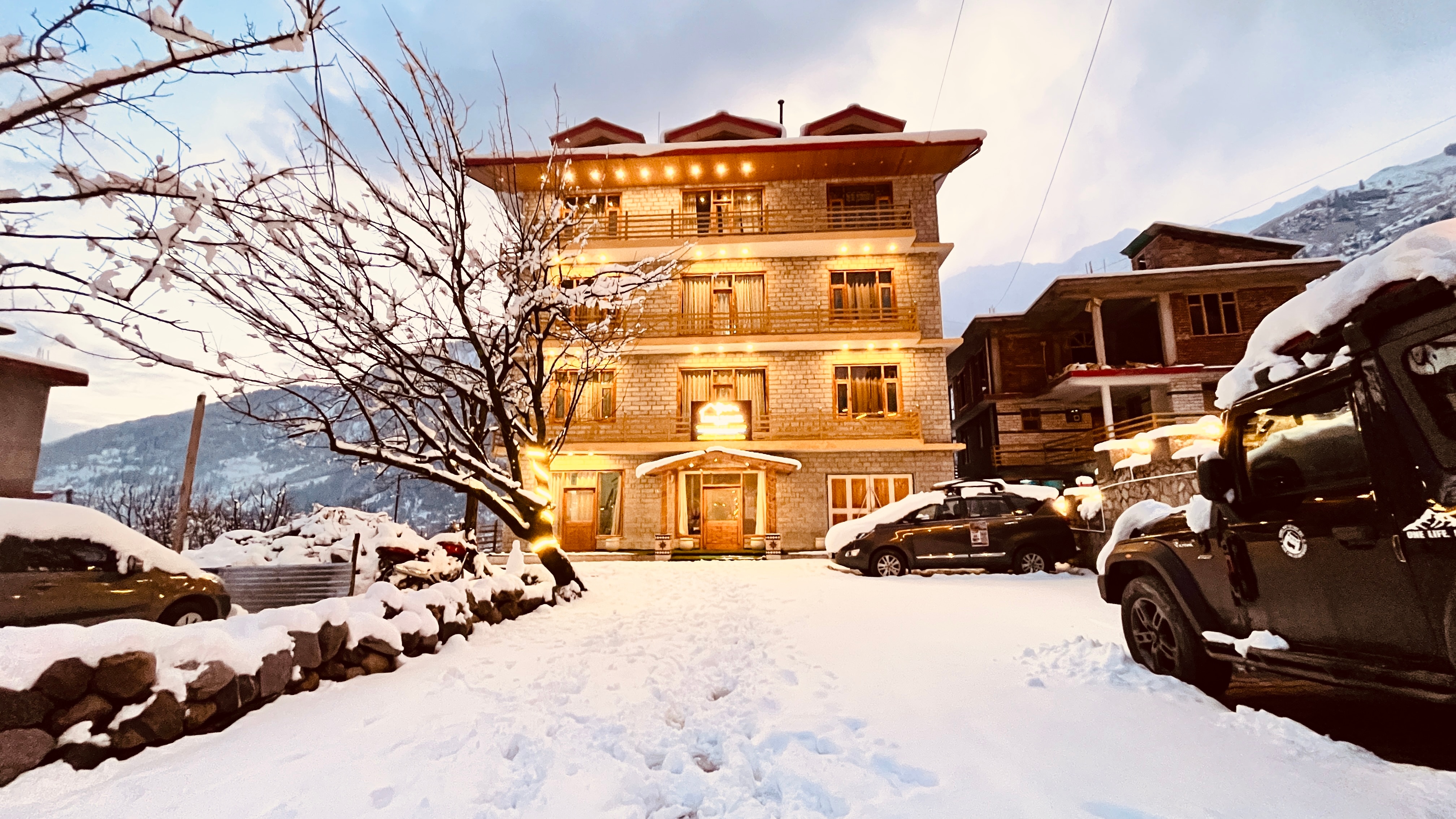Wander Thrives iNN by ADS (A unit of White Petals) 𝗕𝗢𝗢𝗞 Manali Hotel