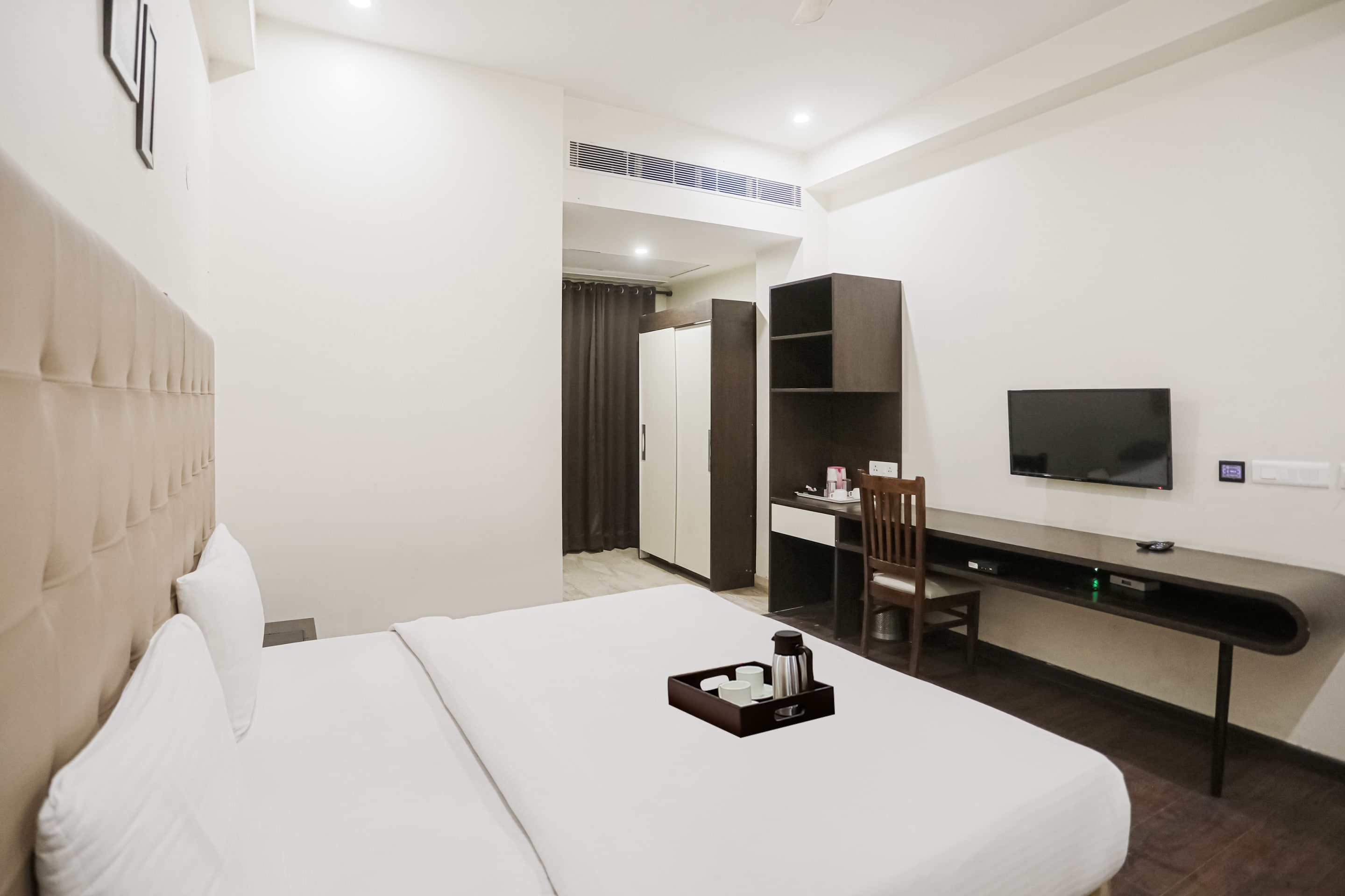Super Townhouse The AMV Hotel 𝗕𝗢𝗢𝗞 Gurgaon Hotel