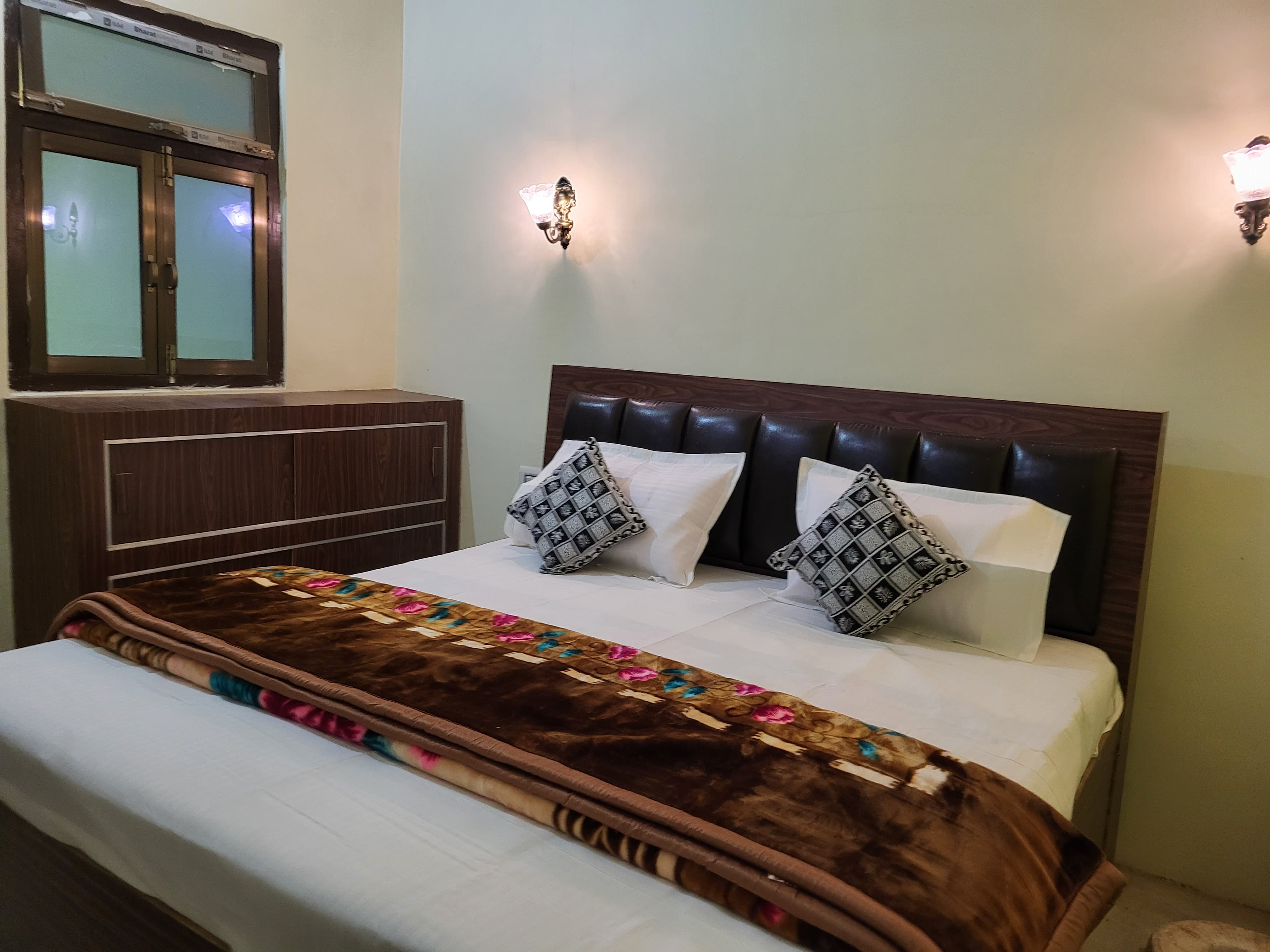 ayodhya hotel narayan stay Ayodhya - Reviews, Photos & Offer