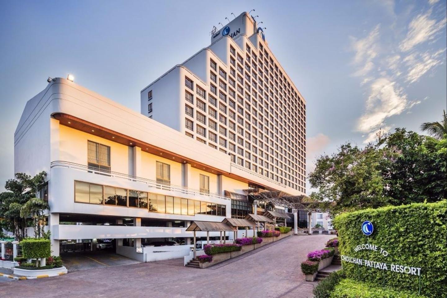 Cholchan Pattaya Beach Resort 𝗕𝗢𝗢𝗞 Pattaya Hotel 𝘄𝗶𝘁𝗵 𝗙𝗥𝗘𝗘 𝗖𝗮𝗻𝗰𝗲𝗹𝗹𝗮𝘁𝗶𝗼𝗻