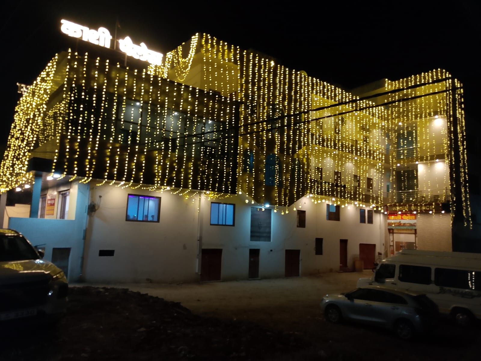 Kashi Palace Hotel and Banquet 𝗕𝗢𝗢𝗞 Varanasi Hotel
