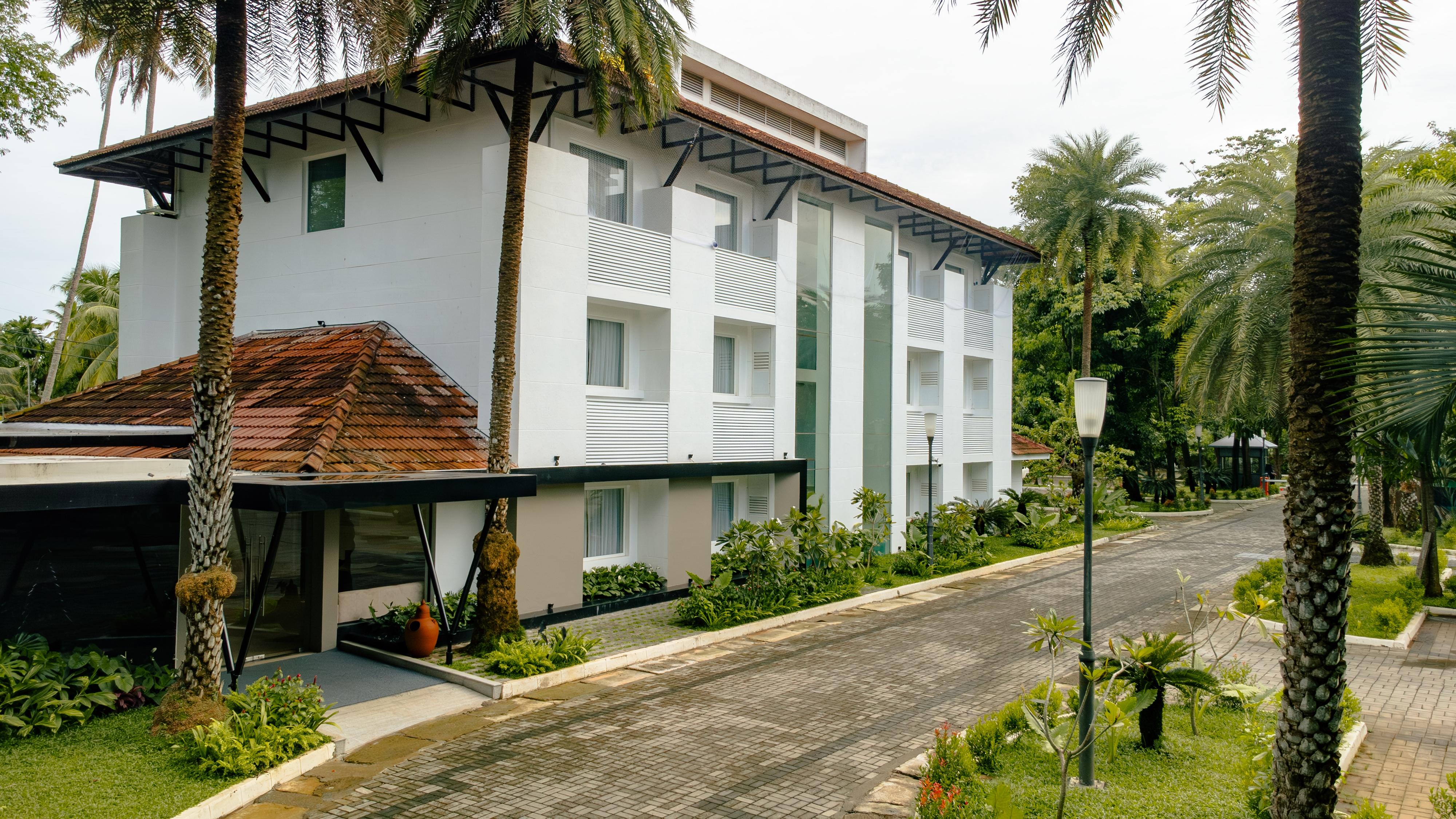 Riviera Garden 𝗕𝗢𝗢𝗞 Cochin Resort