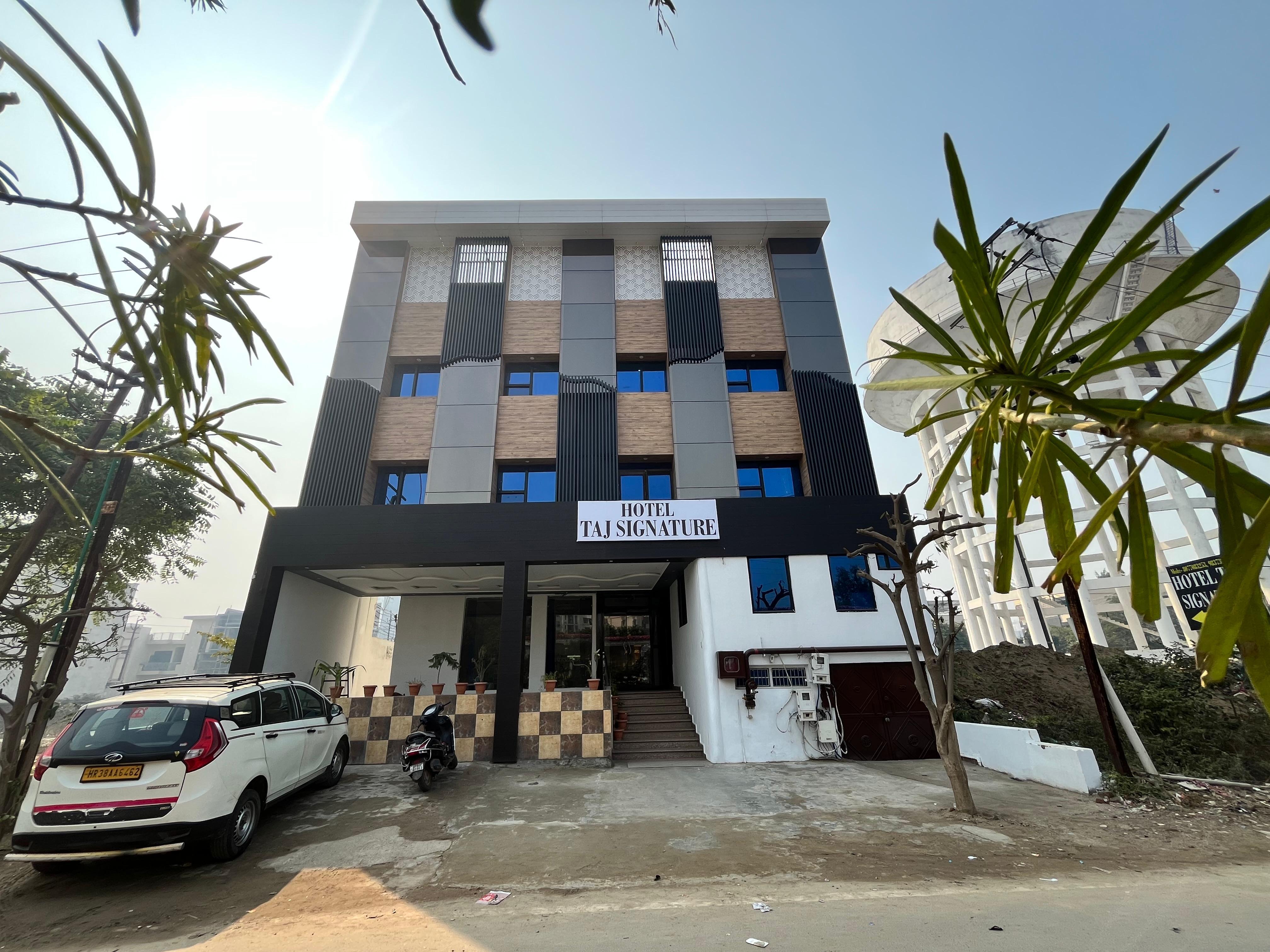 HOTEL TAJ SIGNATURE 𝗕𝗢𝗢𝗞 Agra Hotel