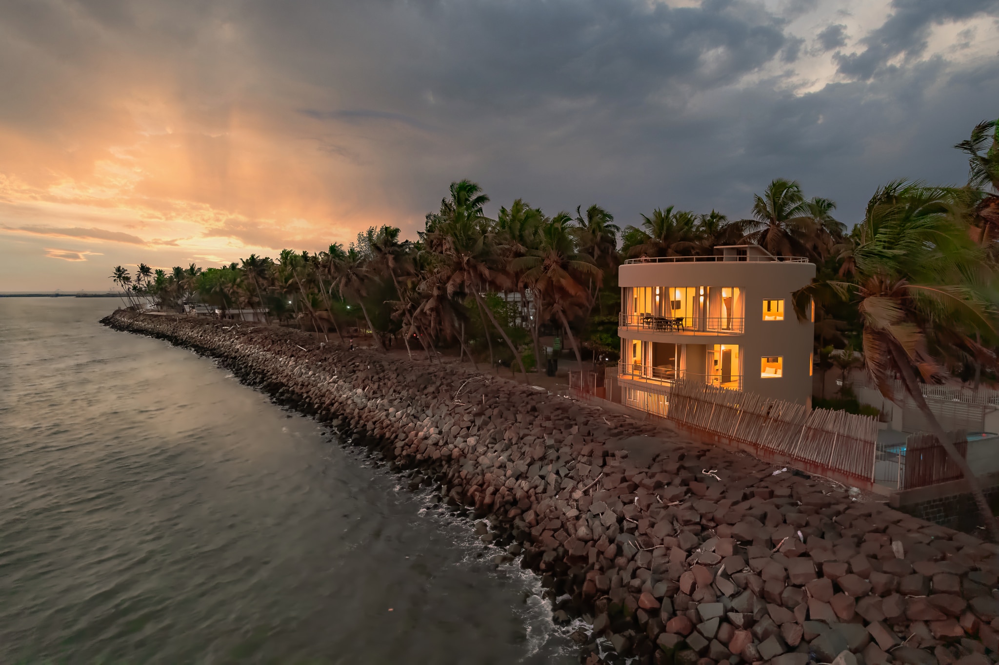 Ohstayz Alai | The Beach Villa in Kochi 𝗕𝗢𝗢𝗞 Cochin Villa