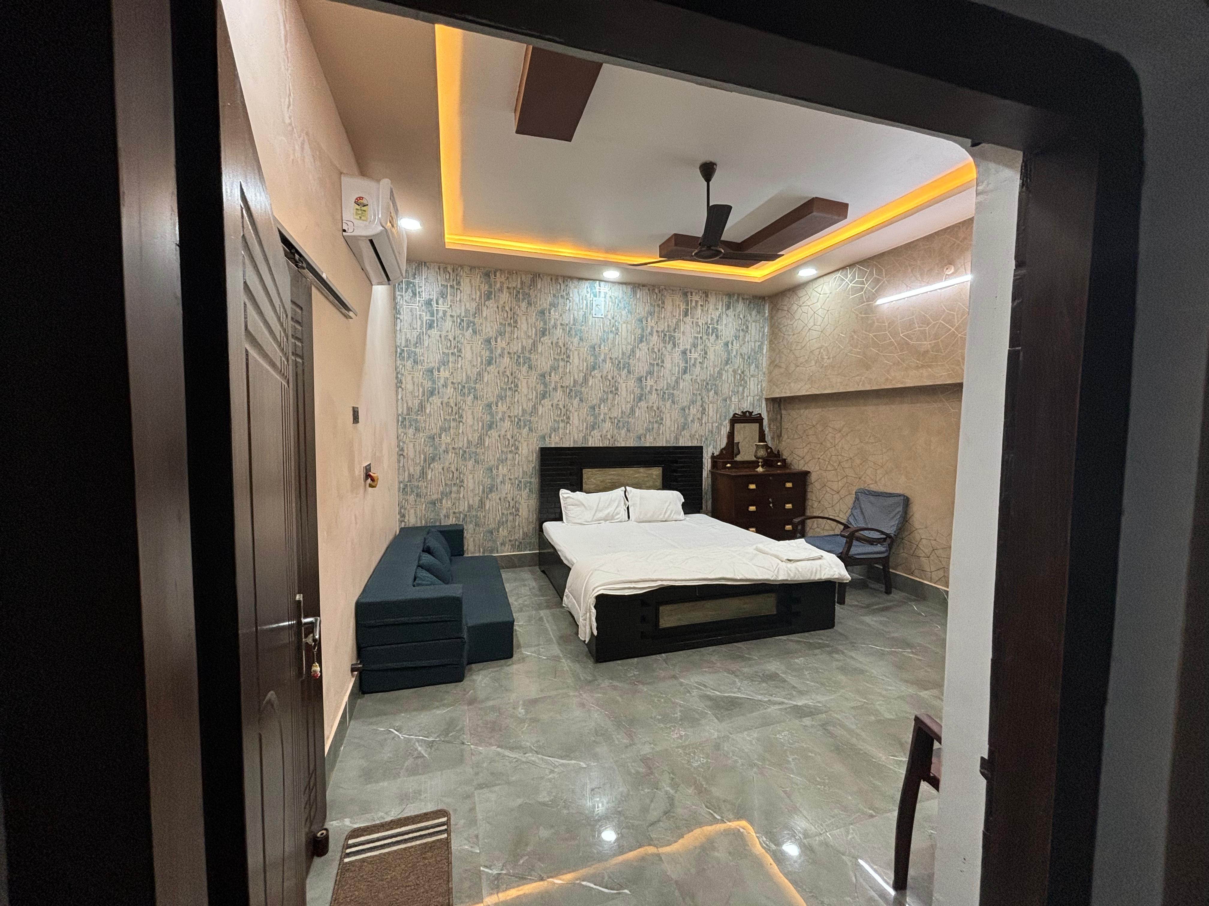 Popular Homestay 𝗕𝗢𝗢𝗞 Ayodhya Homestay