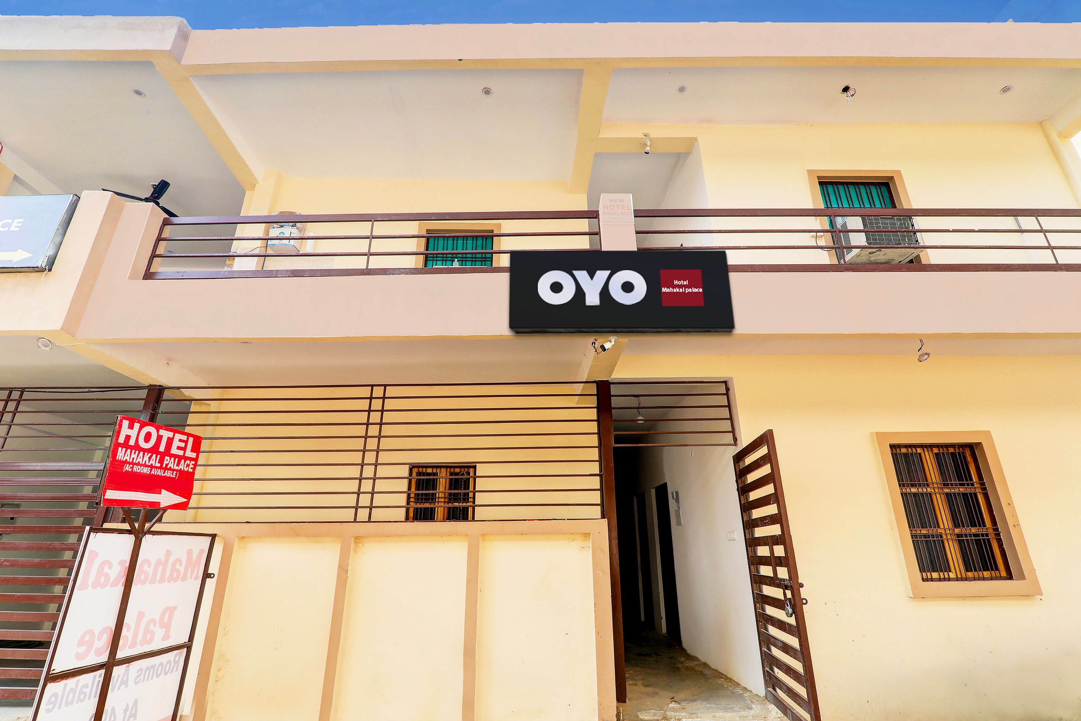 Hotel O Mahakal palace 𝗕𝗢𝗢𝗞 Mampur Bana Hotel