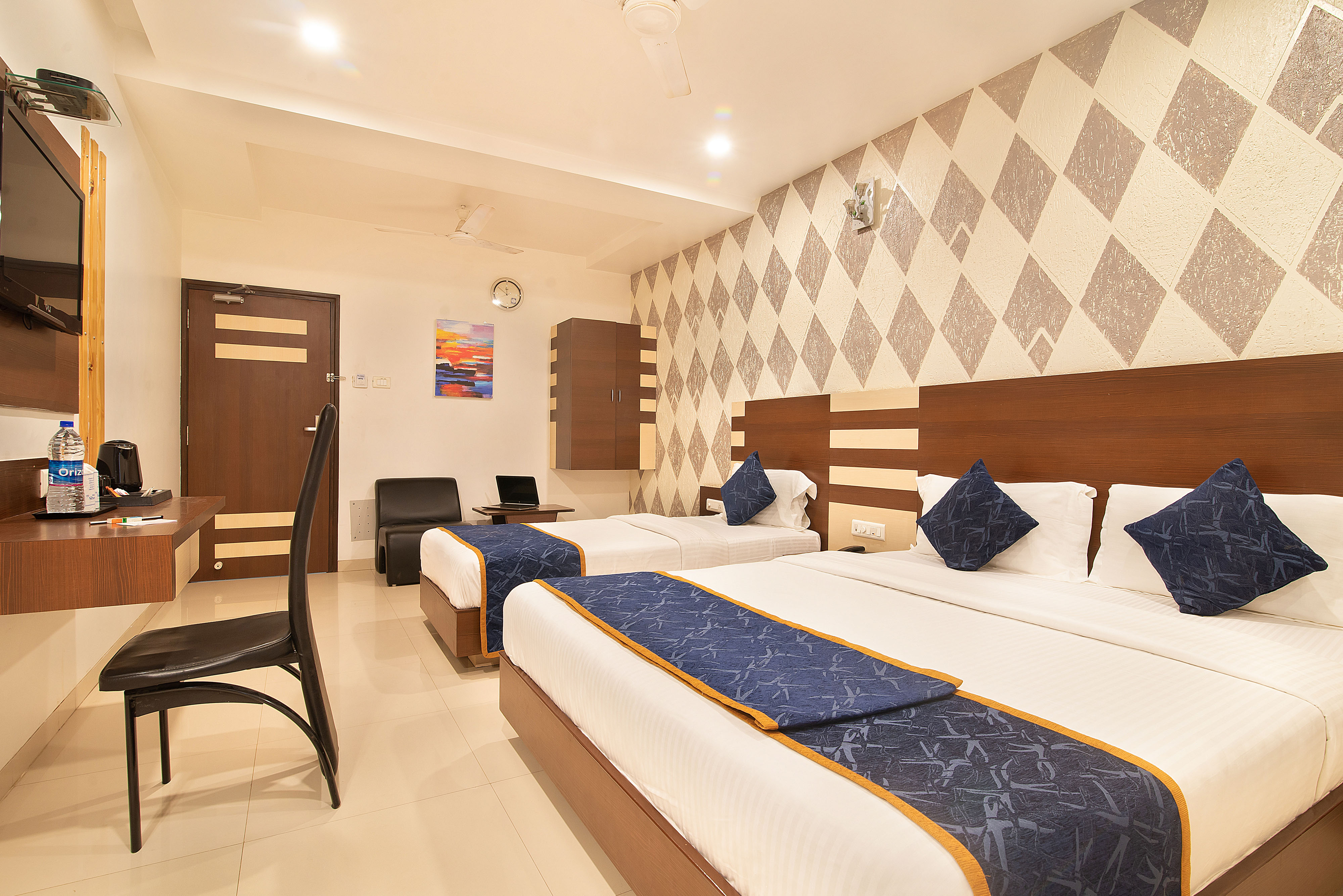 Hotel Sheetal Plaza 𝗕𝗢𝗢𝗞 Surat Hotel