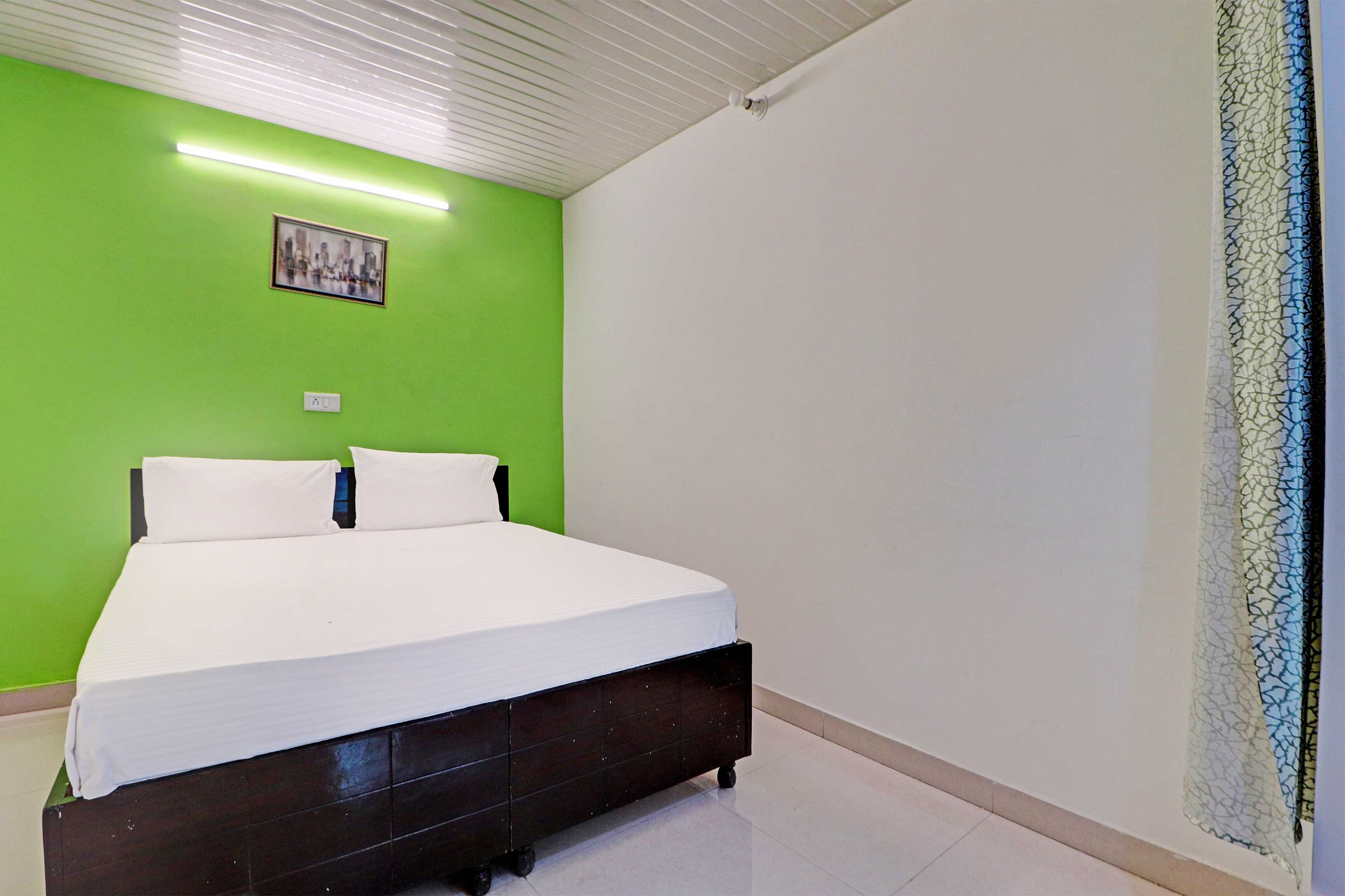 Spot On Hotel Uv Plaza Delhi - Reviews, Photos & Offer