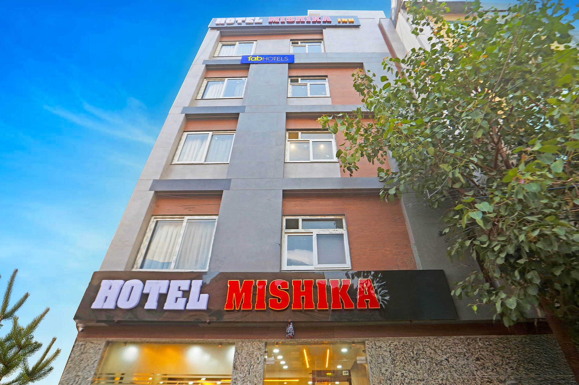 FabHotel Mishika Inn - Nr. New Delhi Railway Station 𝗕𝗢𝗢𝗞 Delhi Hotel