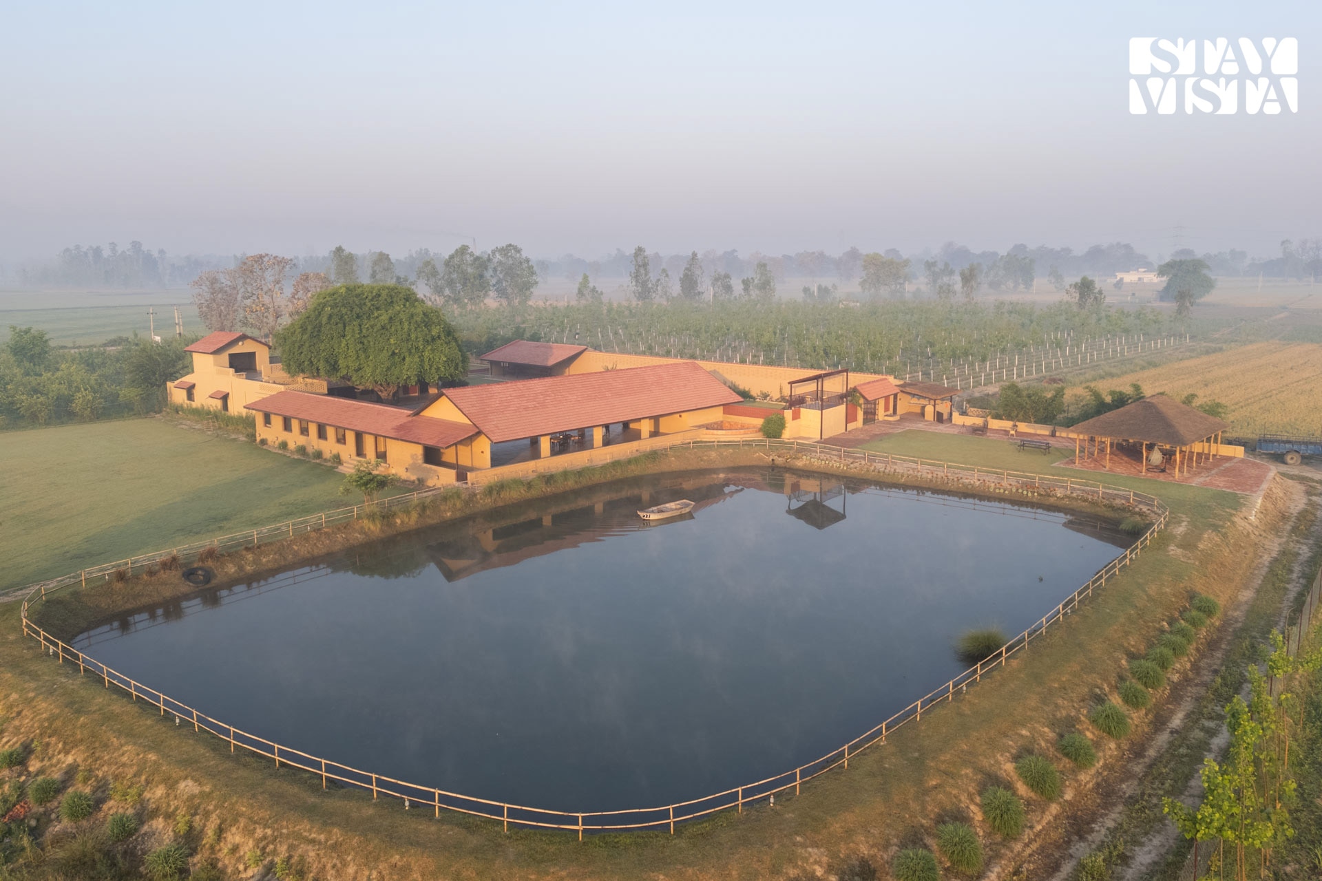 StayVista at Mud & Mirage 𝗕𝗢𝗢𝗞 Pilibhit Villa