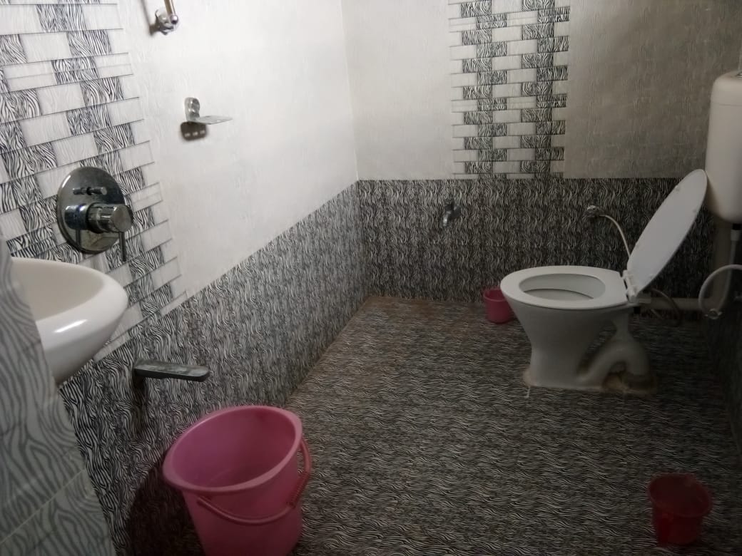 Hotel Dreamland & Restaurant 𝗕𝗢𝗢𝗞 Barwadih Hotel
