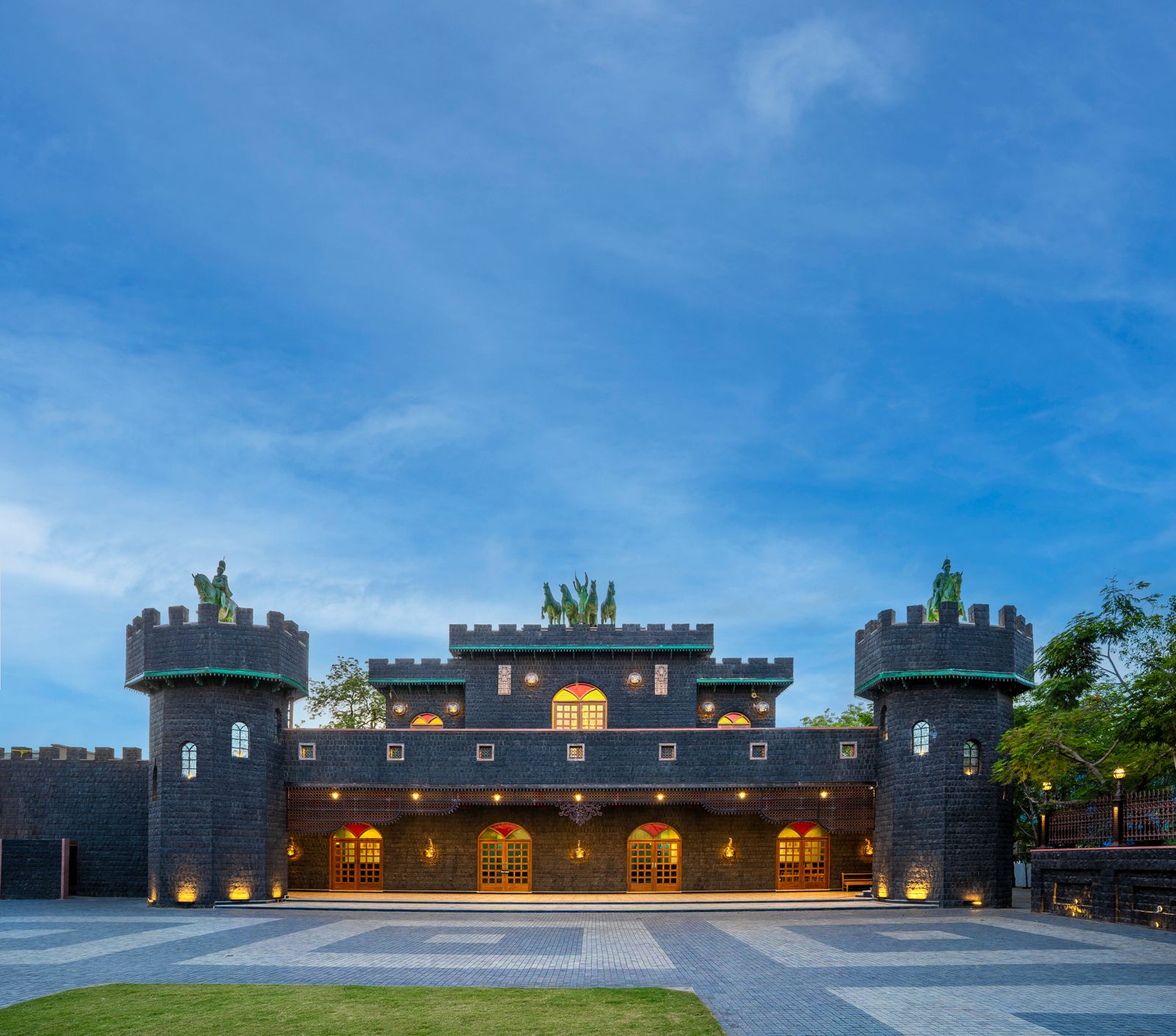 Harshvilas Fort 𝗕𝗢𝗢𝗞 Mandsaur Hotel