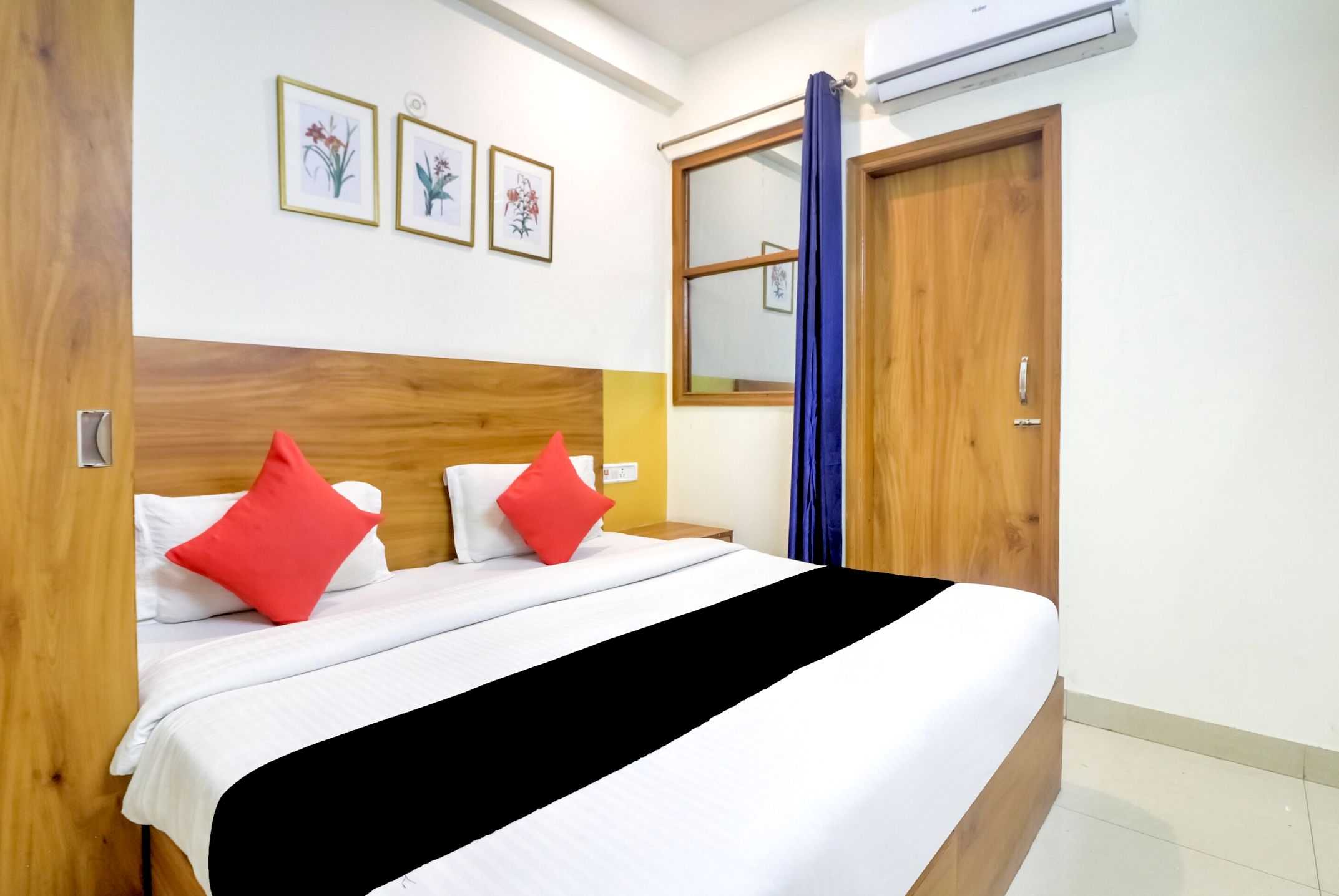 Collection O Baba Haridass 𝗕𝗢𝗢𝗞 Delhi Hotel