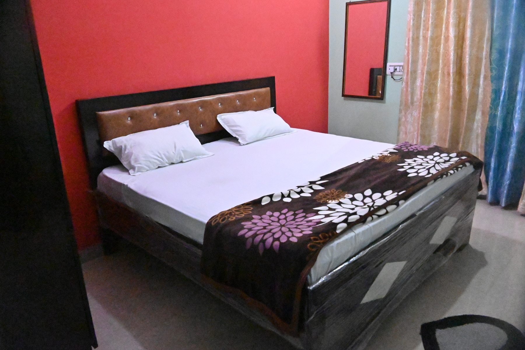 Akash Homestay 𝗕𝗢𝗢𝗞 Ayodhya Homestay