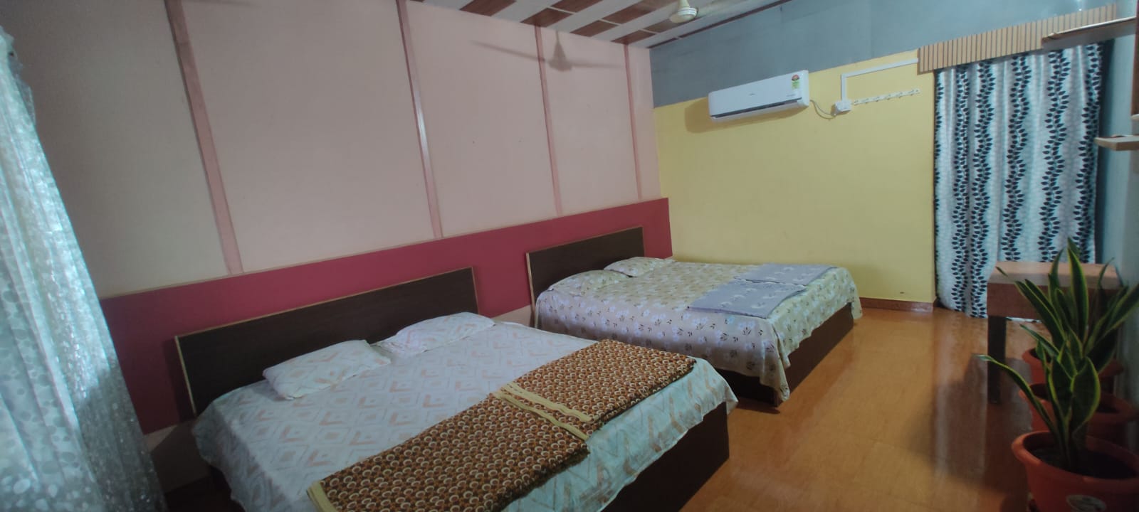 Dali Lodge 𝗕𝗢𝗢𝗞 Devrukh Hotel