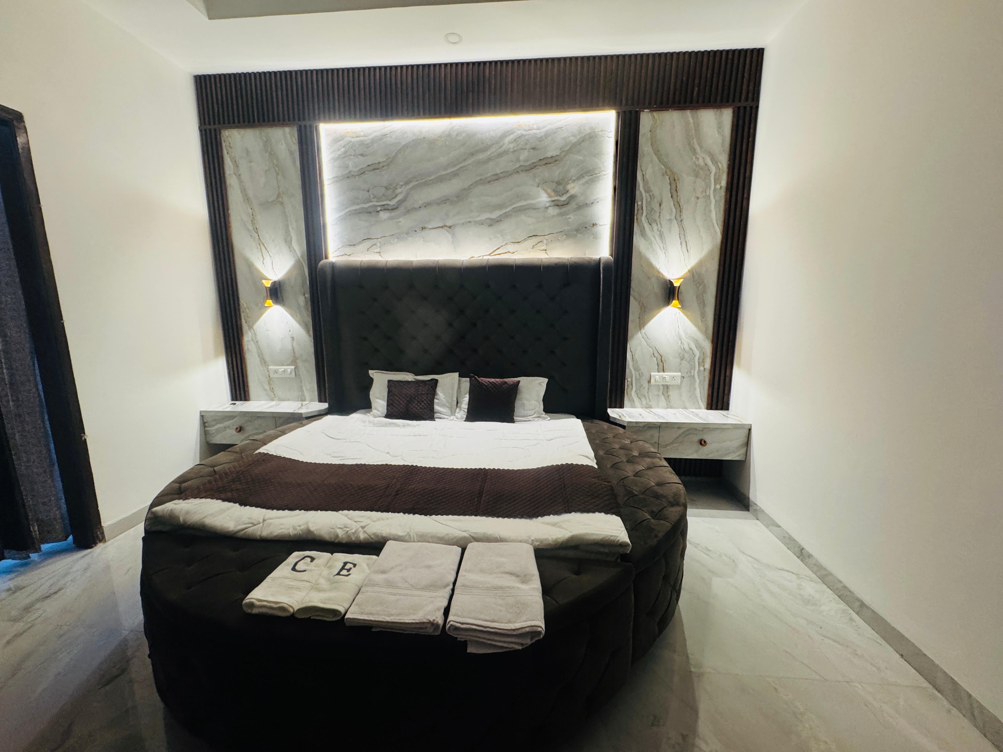 Sandhu Home Stay Amritsar 𝗕𝗢𝗢𝗞 Amritsar Homestay