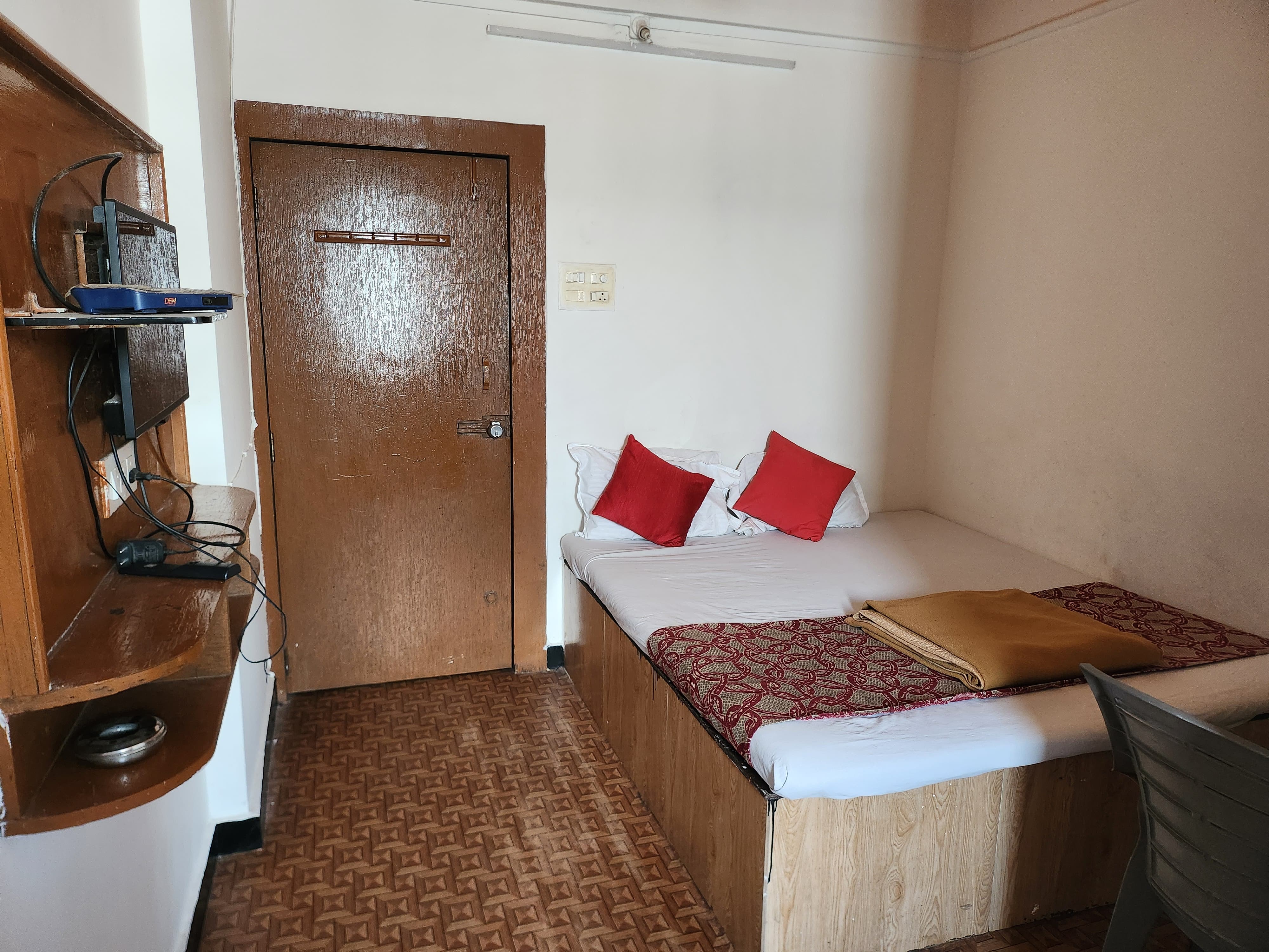 Hotel sai sahara- Nashik road railway station 𝗕𝗢𝗢𝗞 Nashik Guest House