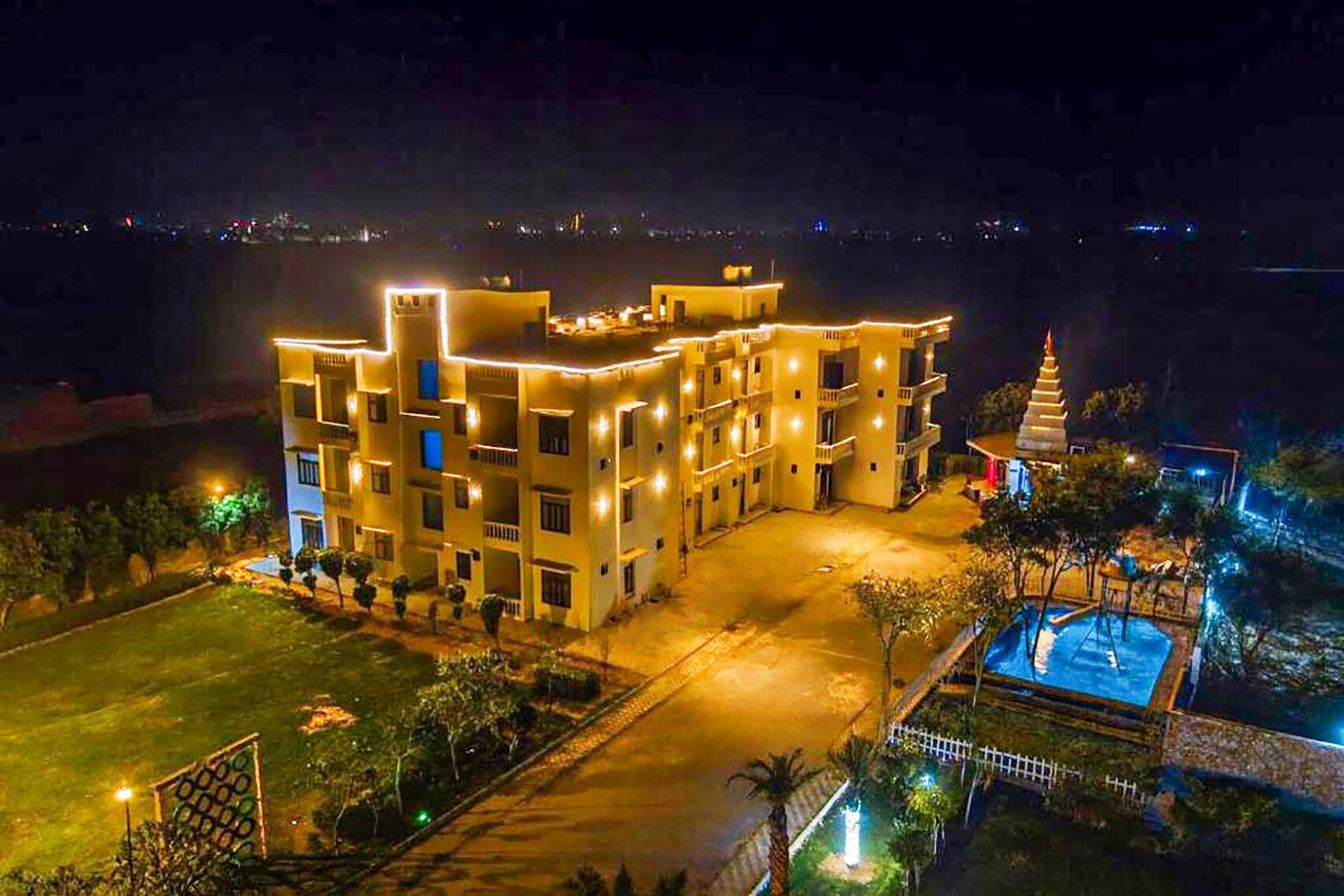 Elegance Resort - A Family Getaway 𝗕𝗢𝗢𝗞 Vrindavan Resort