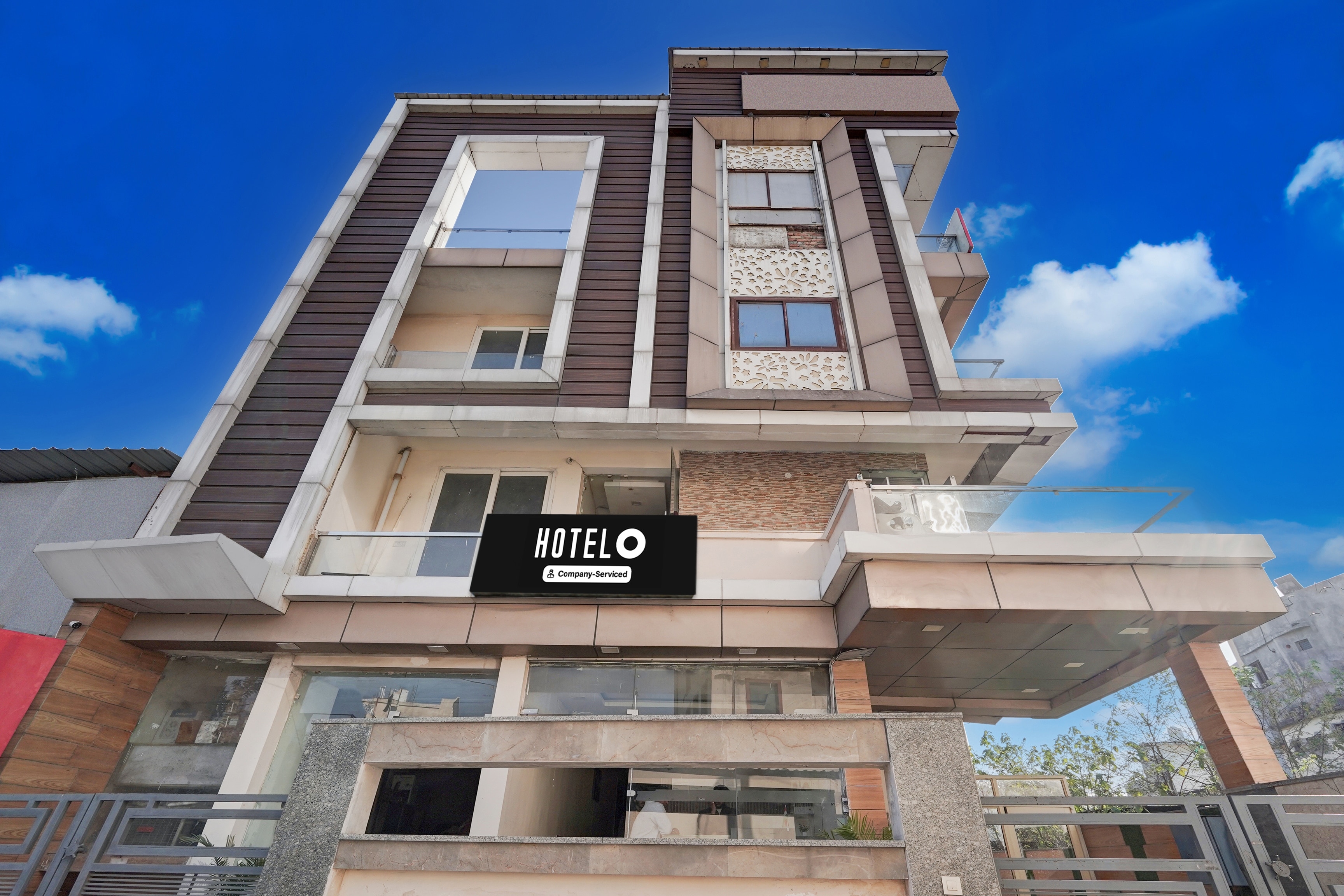 Super Hotel O GMS Road Near Bus Stand 𝗕𝗢𝗢𝗞 Dehradun Hotel