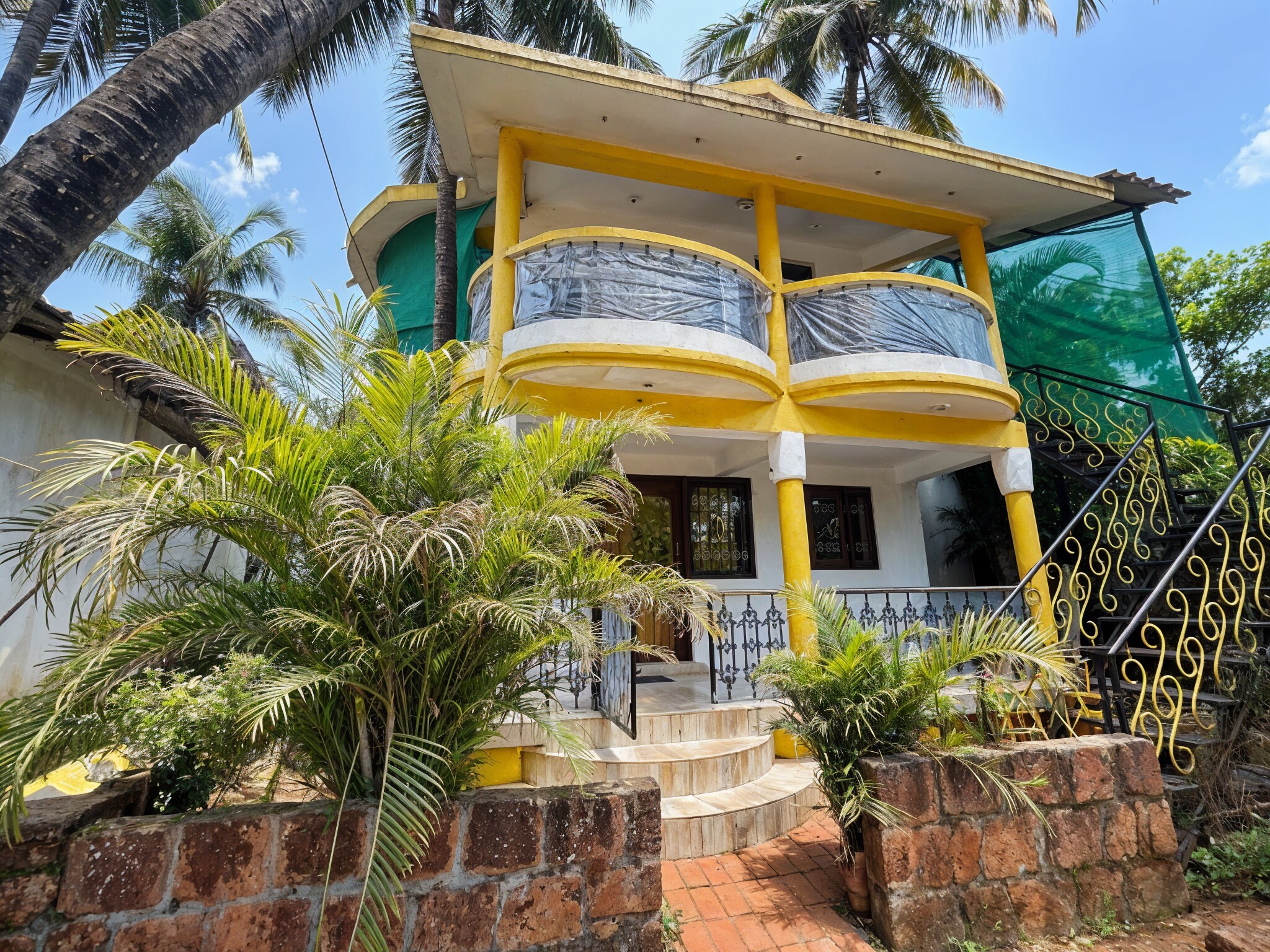 Yellow Haven 1BR FF - Luxe 2 in Goa by Homeyhuts 𝗕𝗢𝗢𝗞 Goa Villa