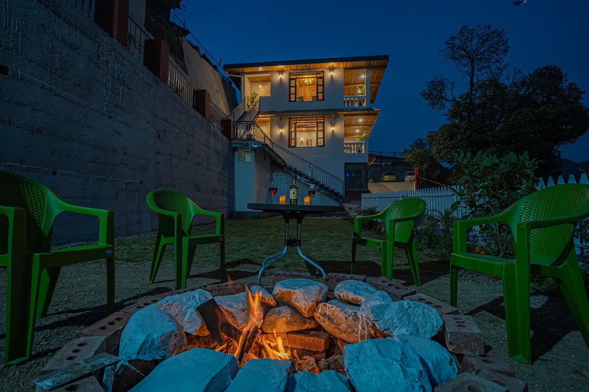 Merry Ville - Entire 2BHK Luxe Cottage 𝗕𝗢𝗢𝗞 Mussoorie Cottage