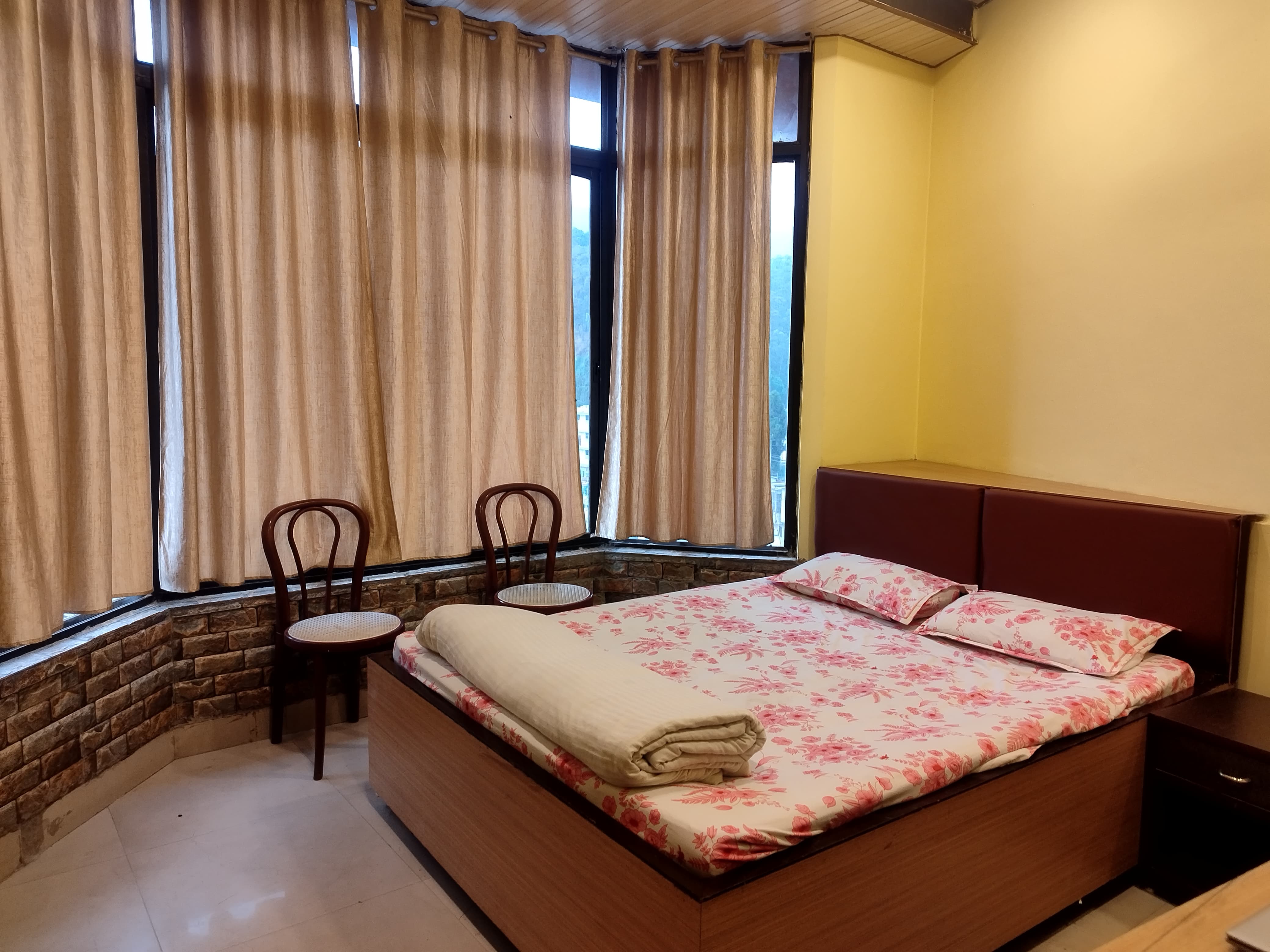 Golden Peak Bed & Breakfast 𝗕𝗢𝗢𝗞 Shillong Homestay
