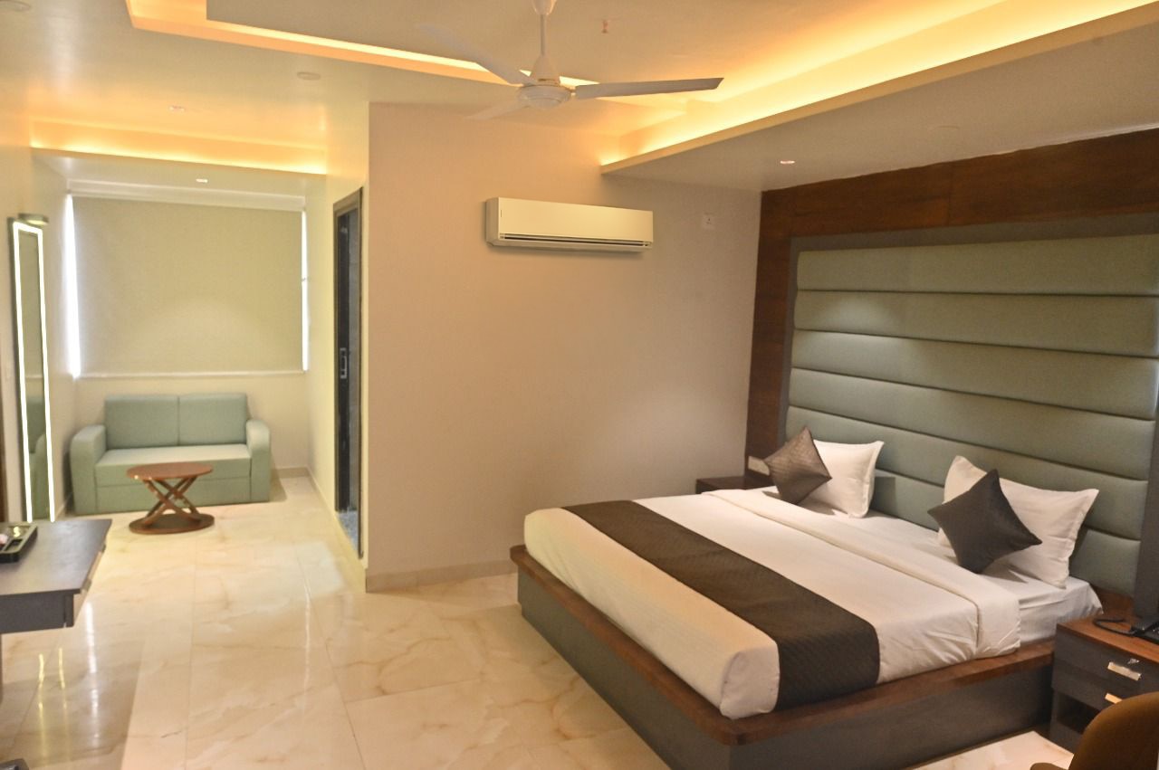 Hotel Saket Gange 𝗕𝗢𝗢𝗞 Prayagraj Hotel