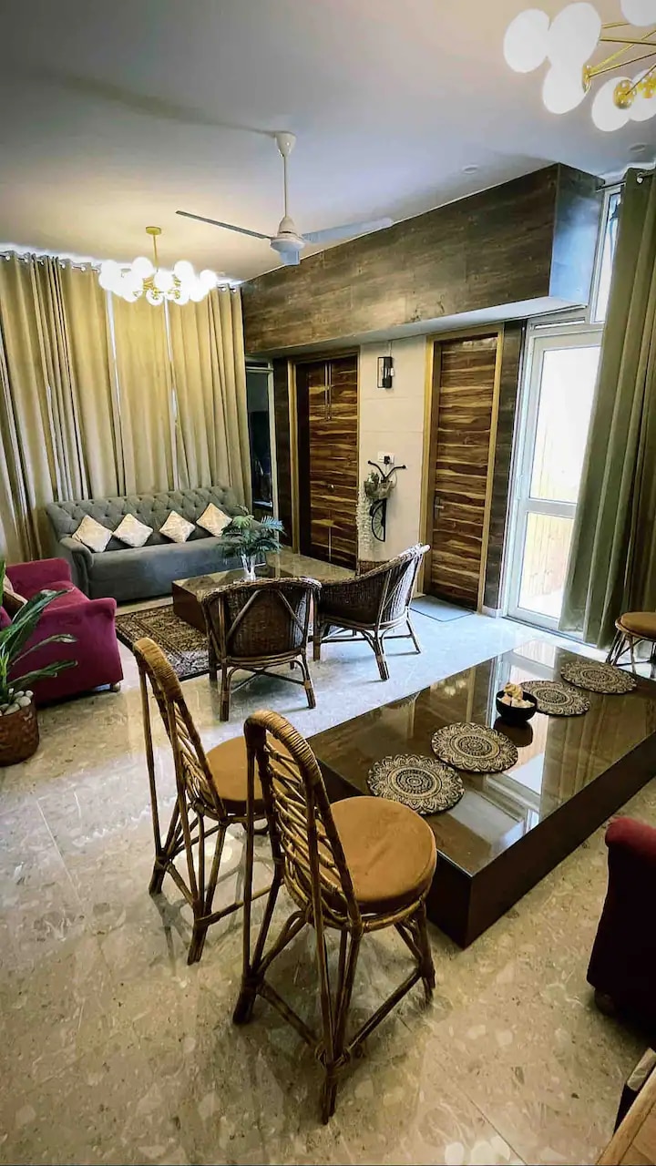 Zion | Luxury Rooms and Apartments 𝗕𝗢𝗢𝗞 Panchkula Apartment