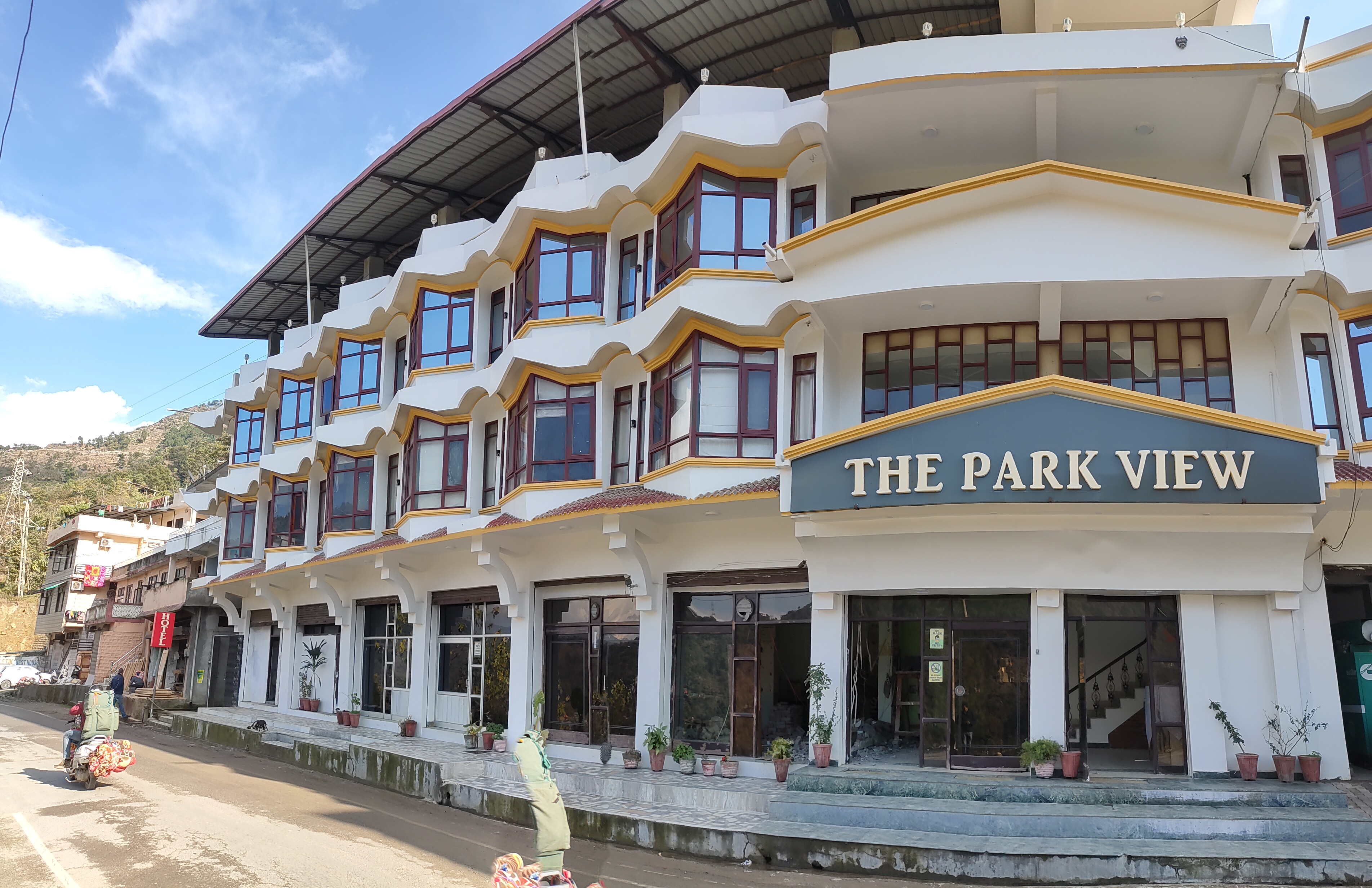 The Park View Mandi 𝗕𝗢𝗢𝗞 Mandi Hotel