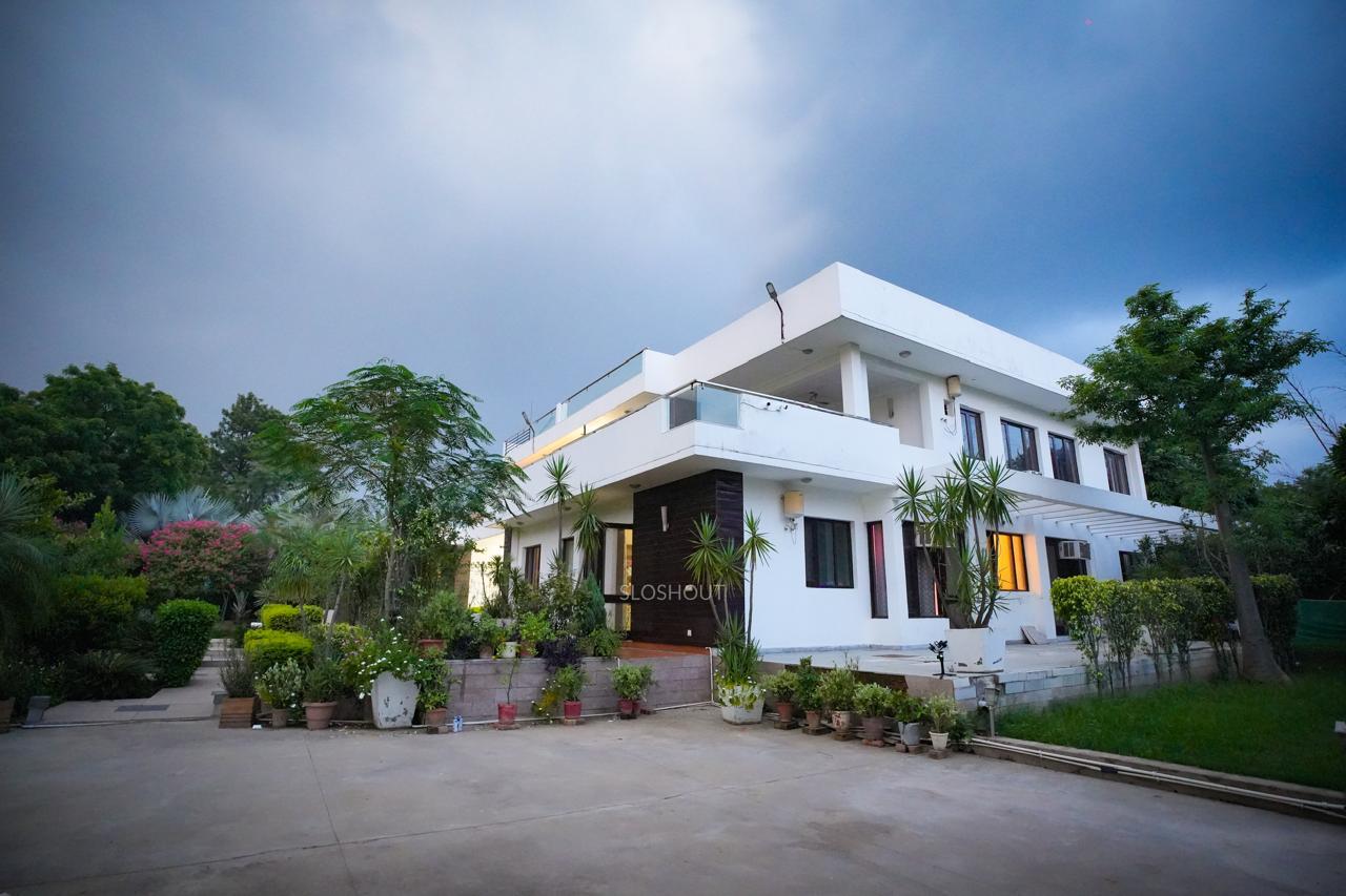 Green Door Farms 𝗕𝗢𝗢𝗞 Gurgaon Farm House