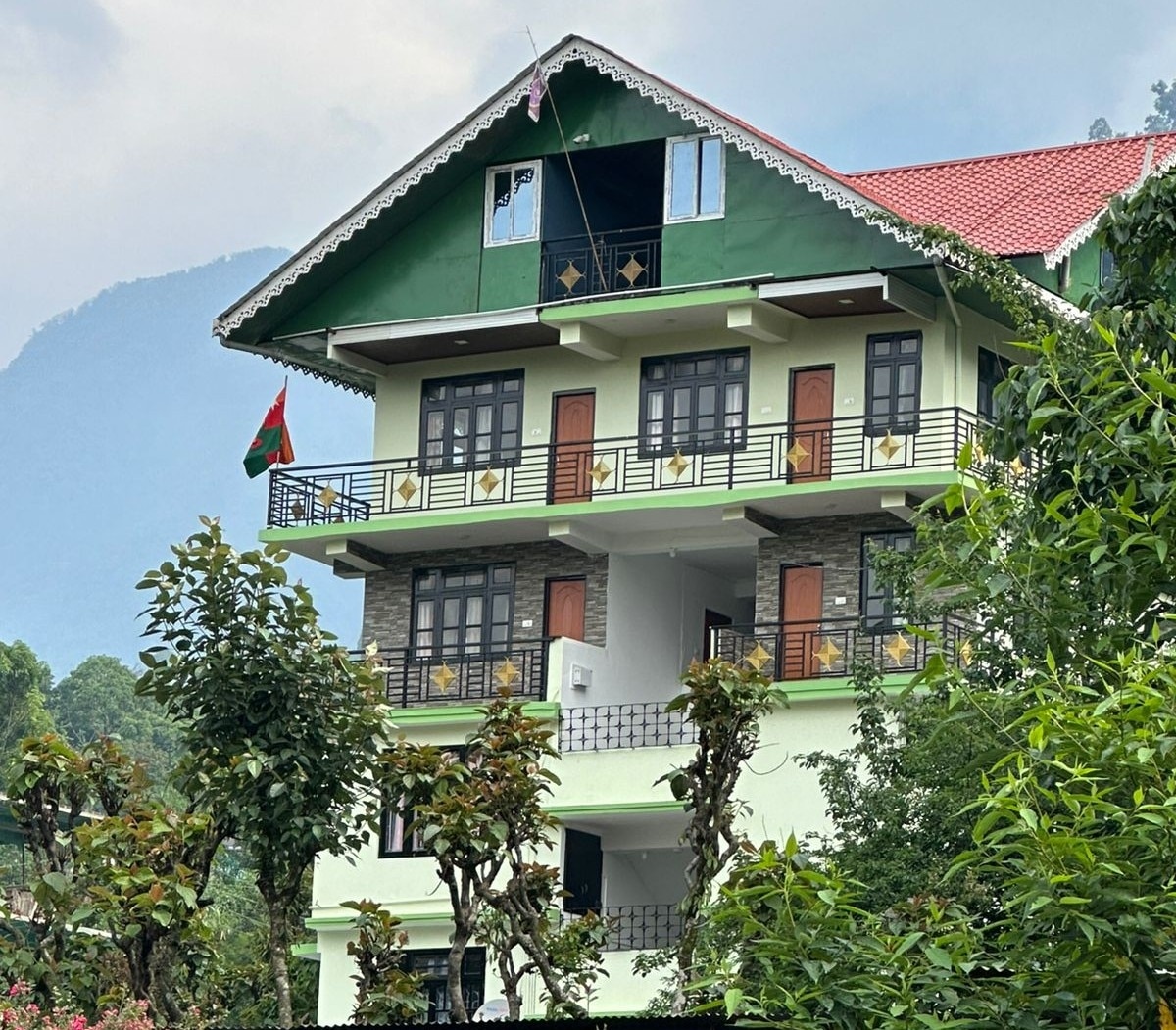 Limboo Homestay 𝗕𝗢𝗢𝗞 Yuksom Homestay