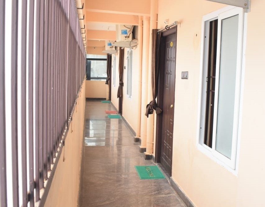 Suresh Residency 𝗕𝗢𝗢𝗞 Srikalahasti Guest House