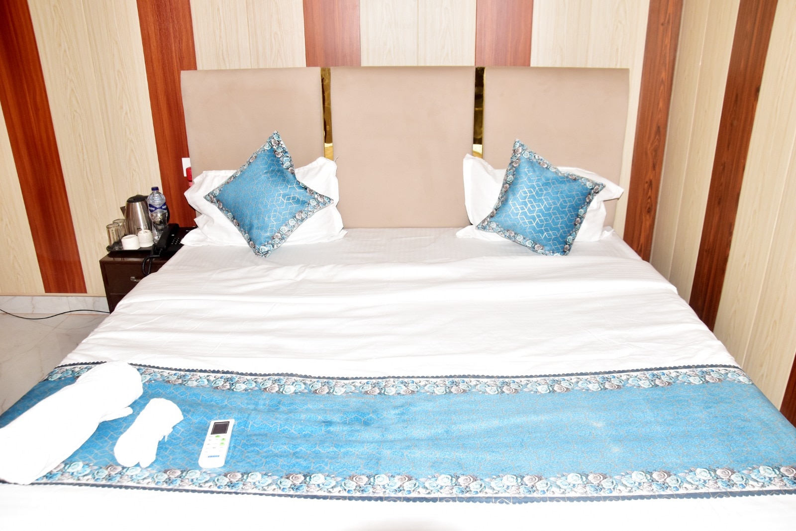 Shri Ayodhya Resdency near Ramjanmabhoomi main temple 𝗕𝗢𝗢𝗞 Ayodhya Homestay