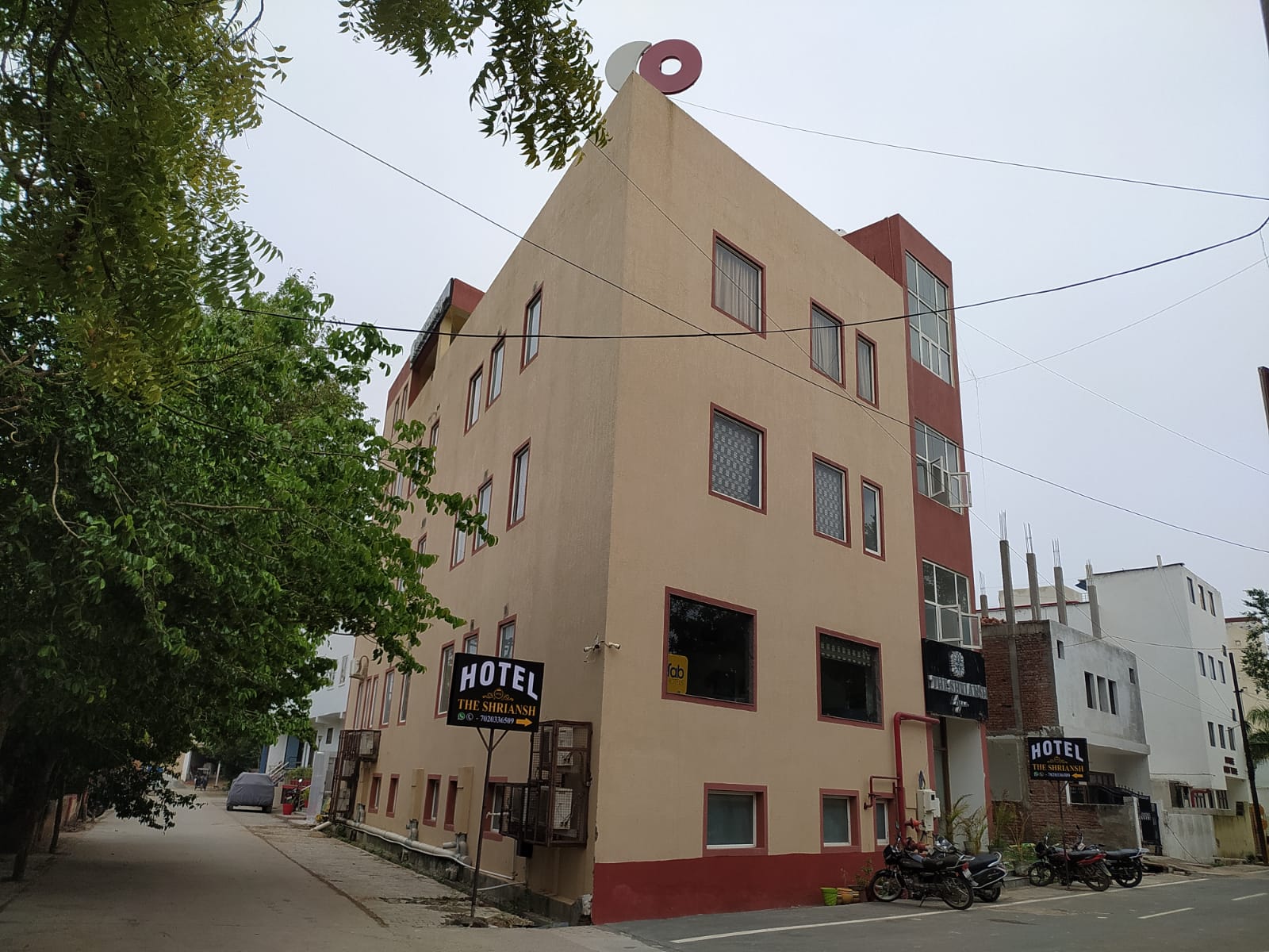 The Shriansh 𝗕𝗢𝗢𝗞 Agra Hotel