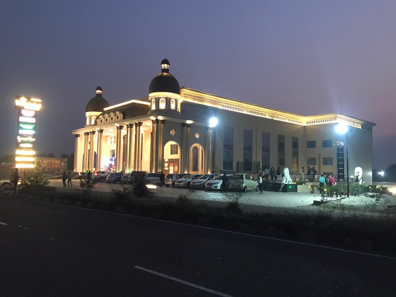 Rooms of The Gulmohar Grand Hotel - Una Hotel on Goibibo