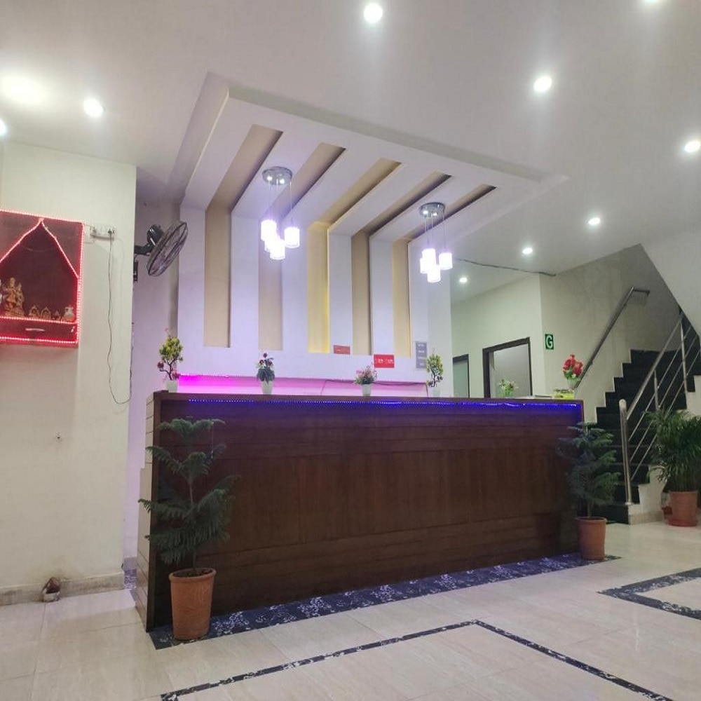 Hotel kb square 𝗕𝗢𝗢𝗞 Chandigarh Hotel