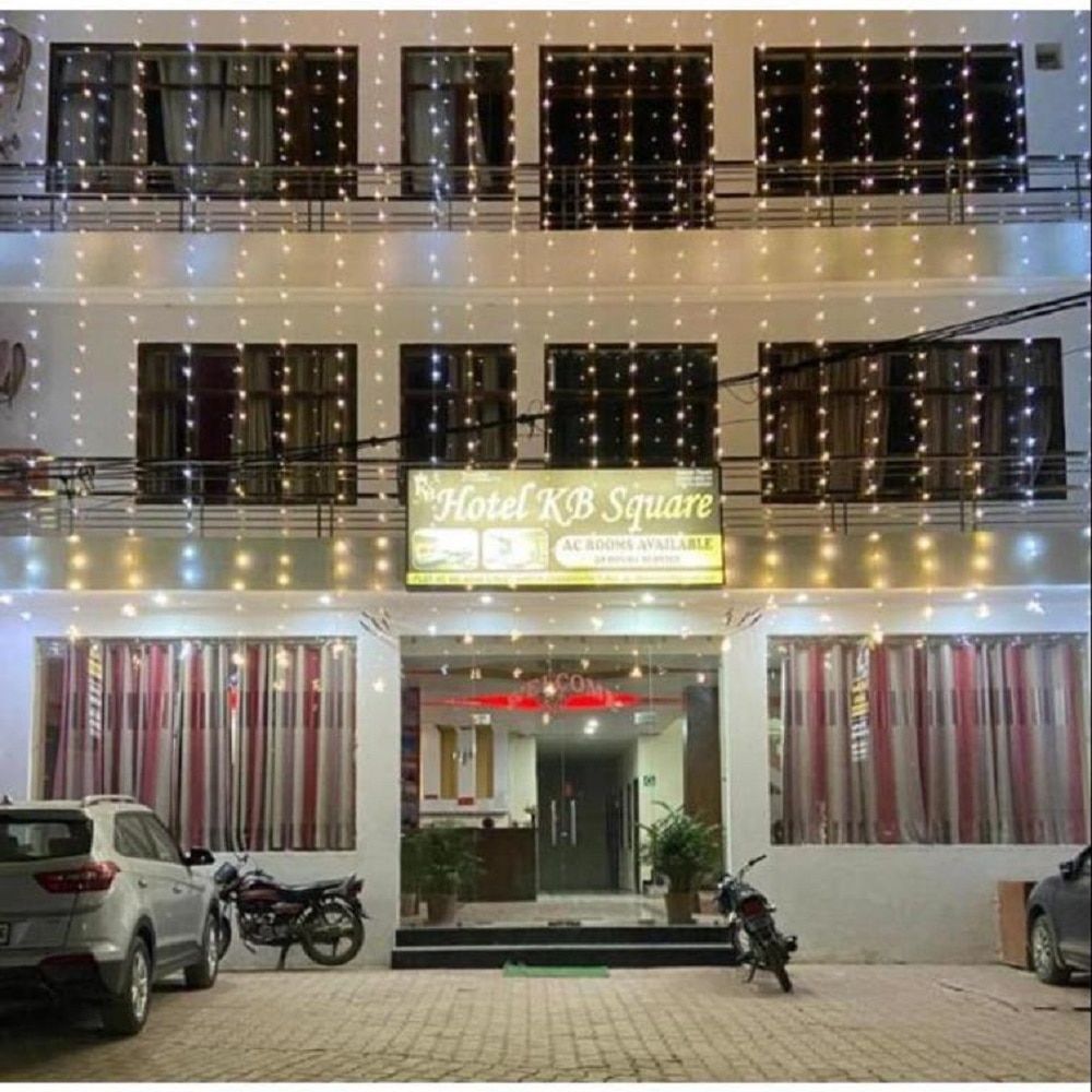 Hotel kb square 𝗕𝗢𝗢𝗞 Chandigarh Hotel