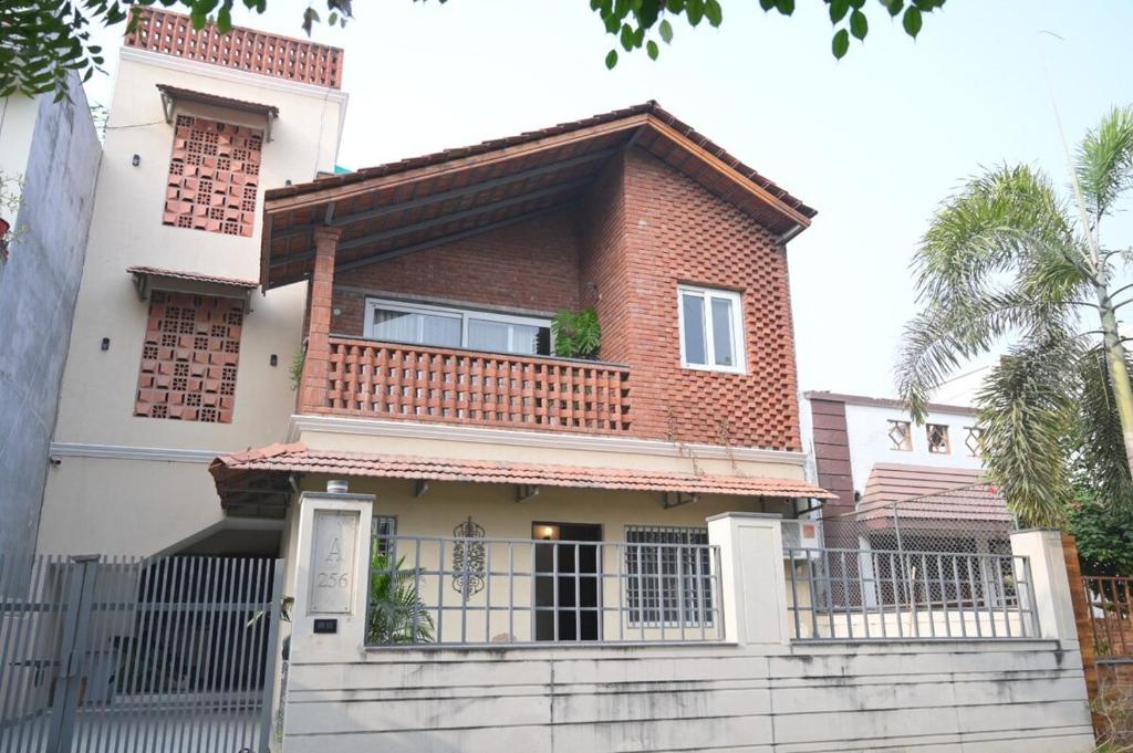 Red Brick Retreat G floor 3BHK Homestay Lucknow - Reviews, Photos & Offer