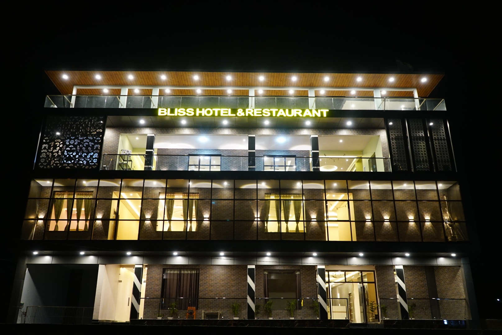 BLISS HOTEL AND RESTAURANT Dankaur - Reviews, Photos & Offer