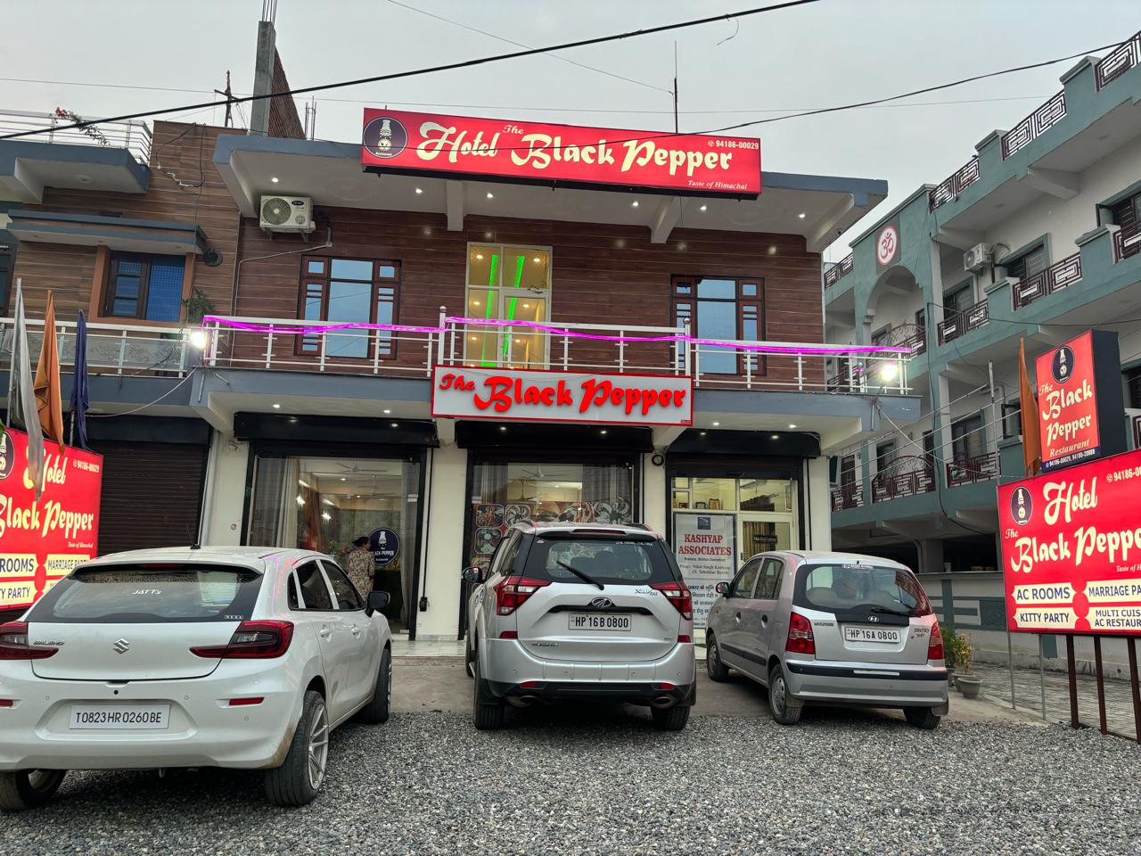 THE BLACK PEPPER 𝗕𝗢𝗢𝗞 Paonta Sahib Hotel