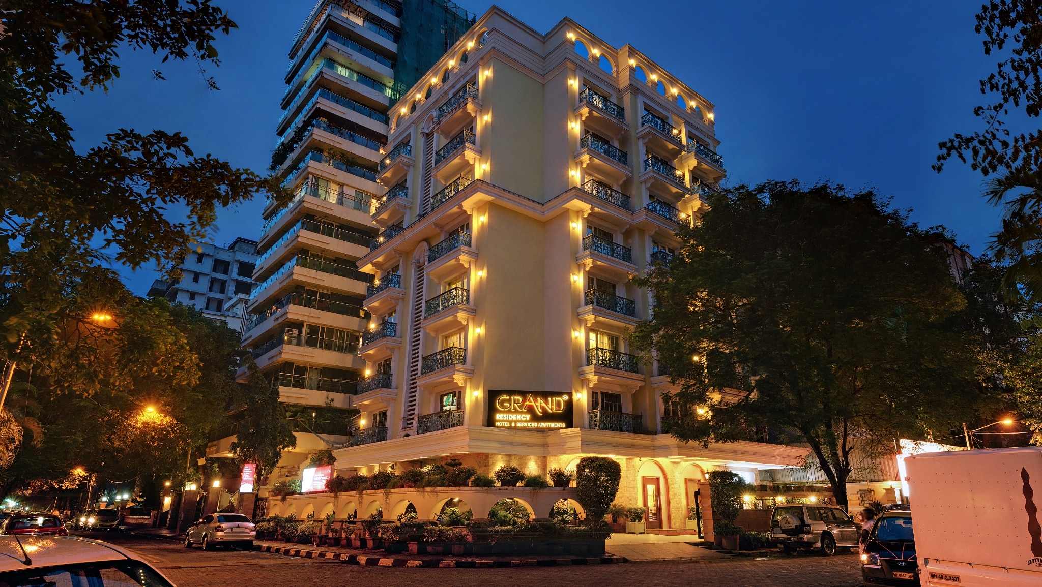 Grand Residency Service Apartments 𝗕𝗢𝗢𝗞 Mumbai Apartment