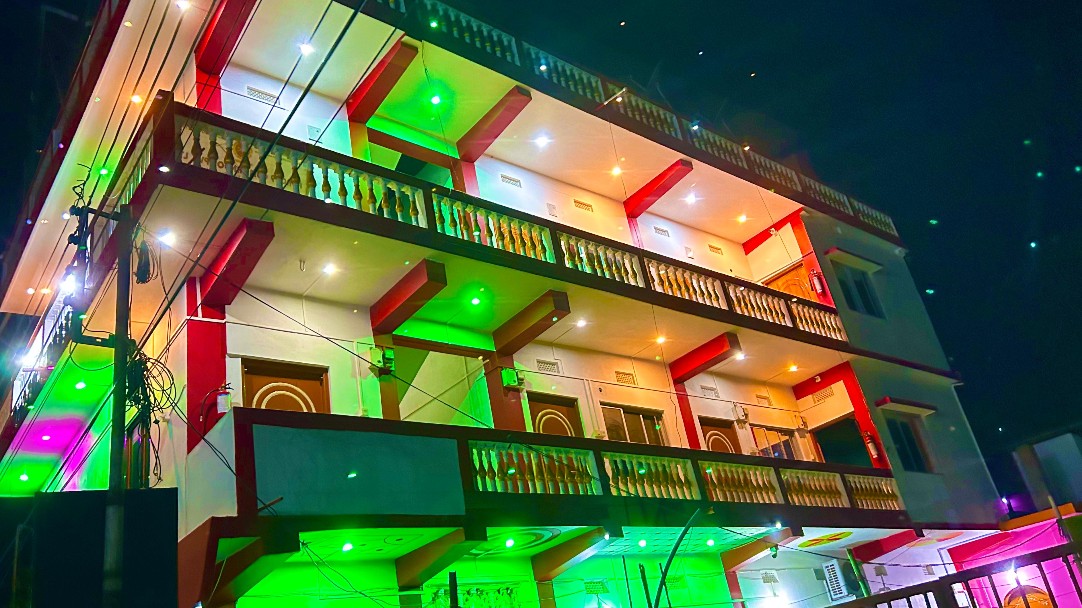 HOTEL DEBRAJ 𝗕𝗢𝗢𝗞 Agartala Hotel