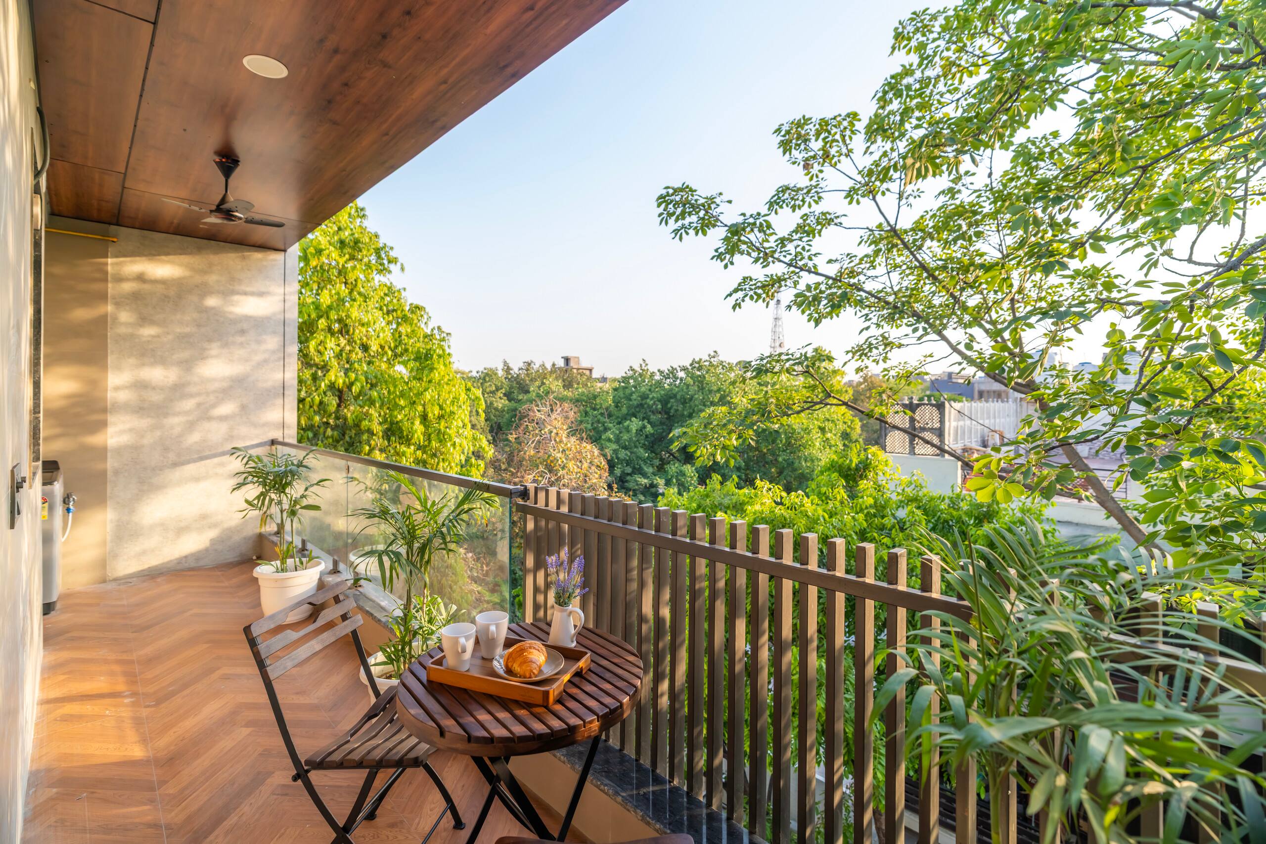 The GK Nook Warm Spacious 3BHK ( B ) 𝗕𝗢𝗢𝗞 Delhi Apartment
