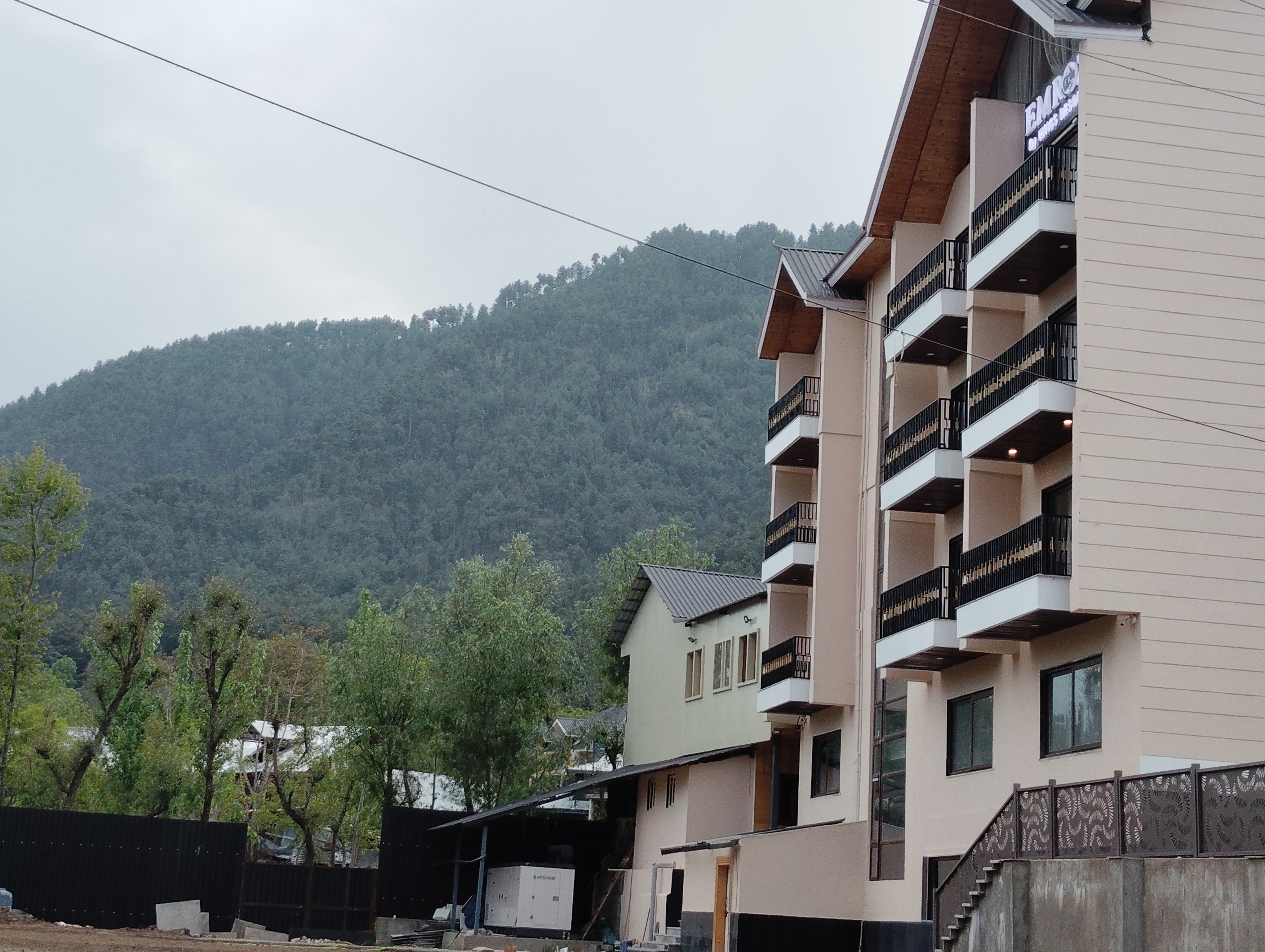 EMROZ KINGS RESORT Pahalgam - Reviews, Photos & Offer