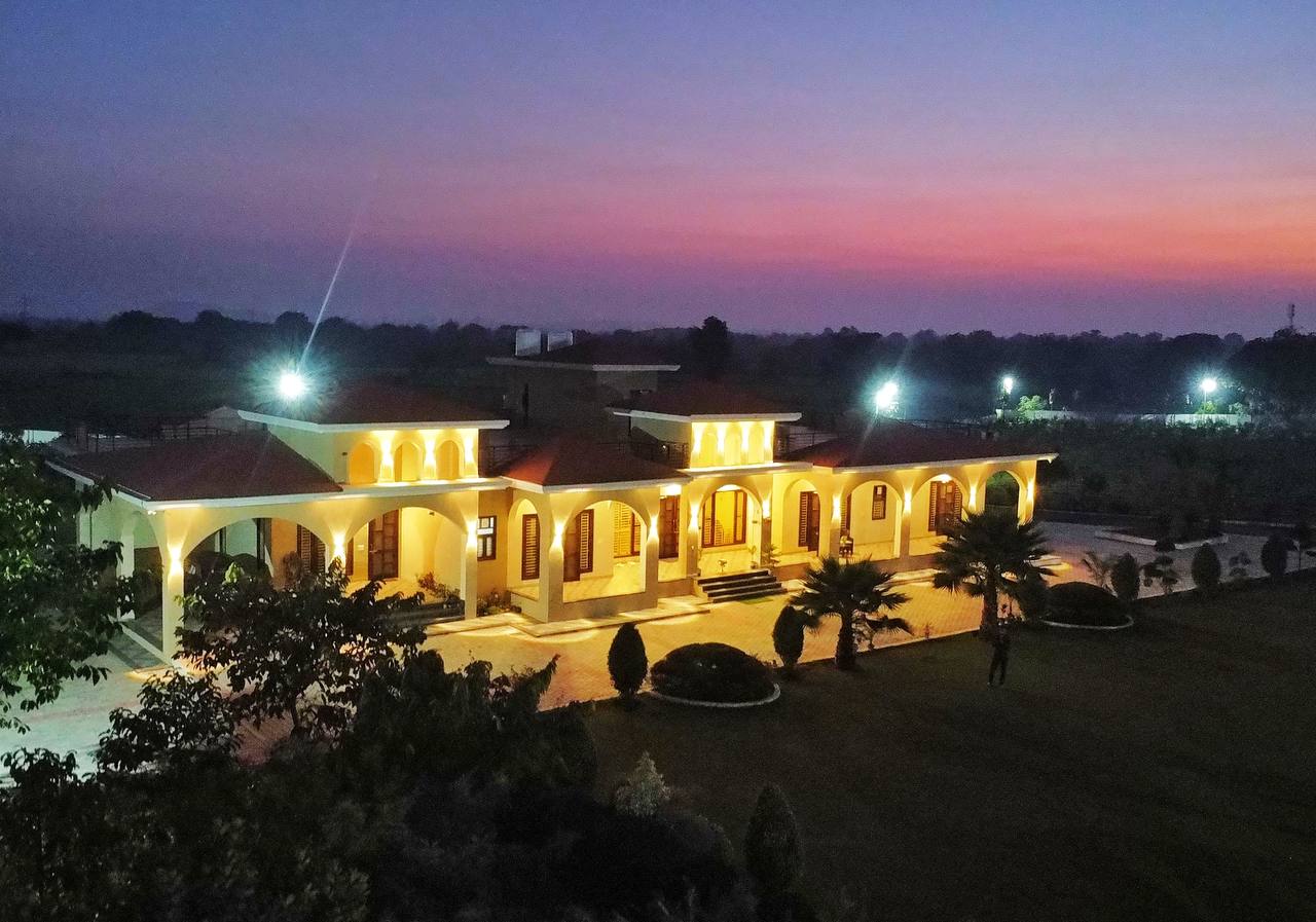 Bundeli Kothi 𝗕𝗢𝗢𝗞 Orchha Farm House