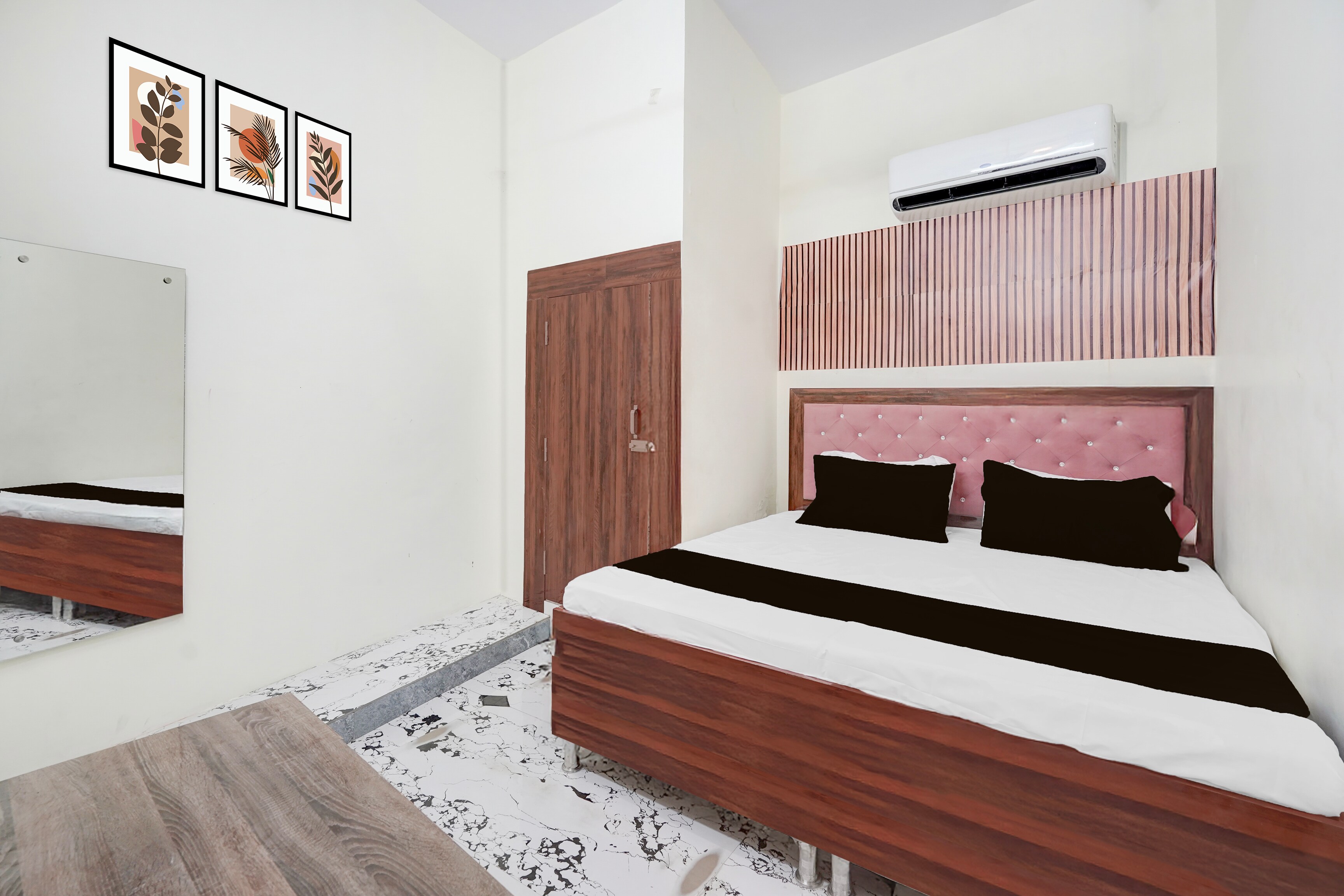 Hotel O Highway Kitchen 𝗕𝗢𝗢𝗞 Gadarpur Hotel